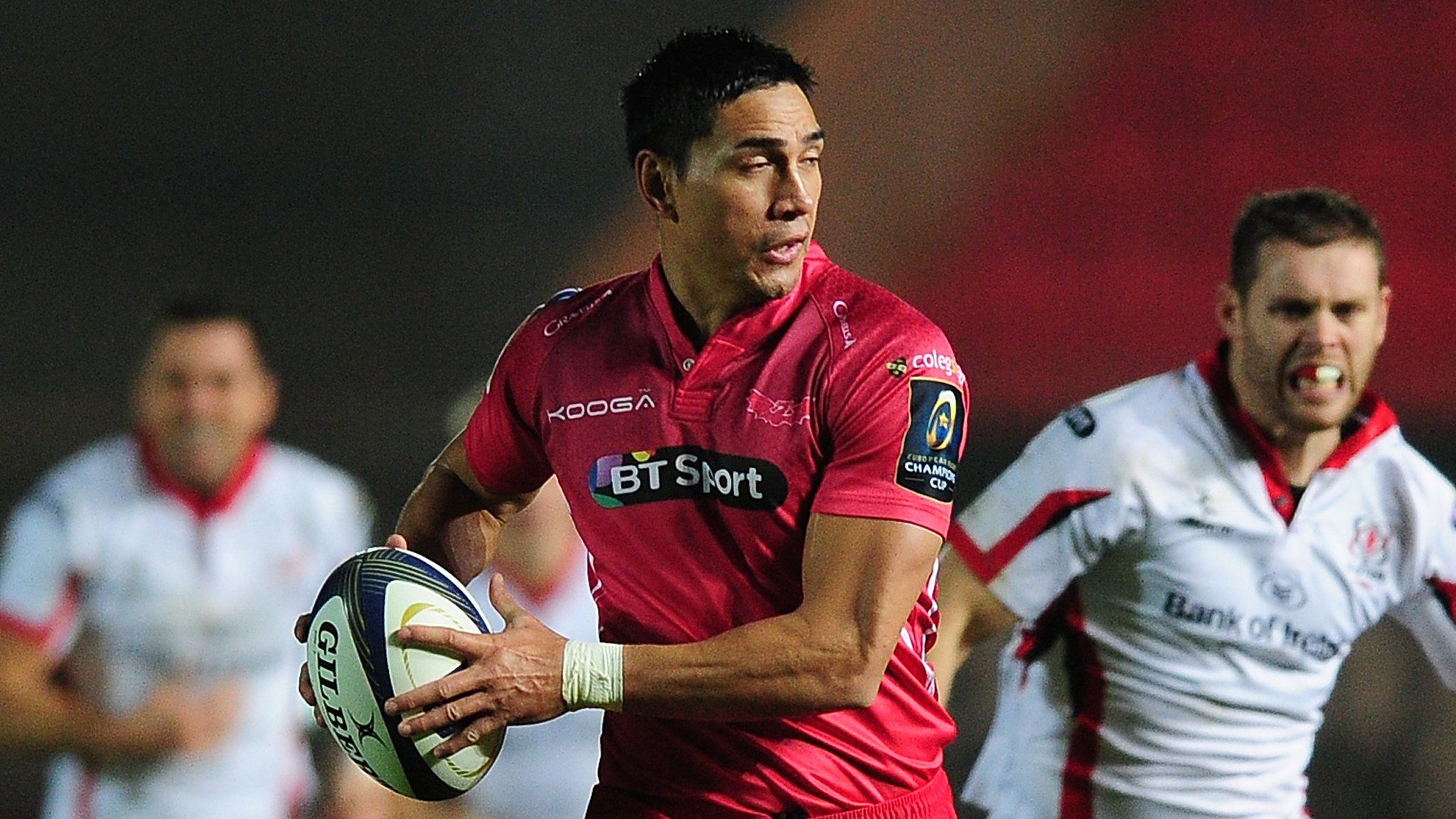 Regan King: Ex-Scarlets star 'tricked us out of thousands' - BBC News