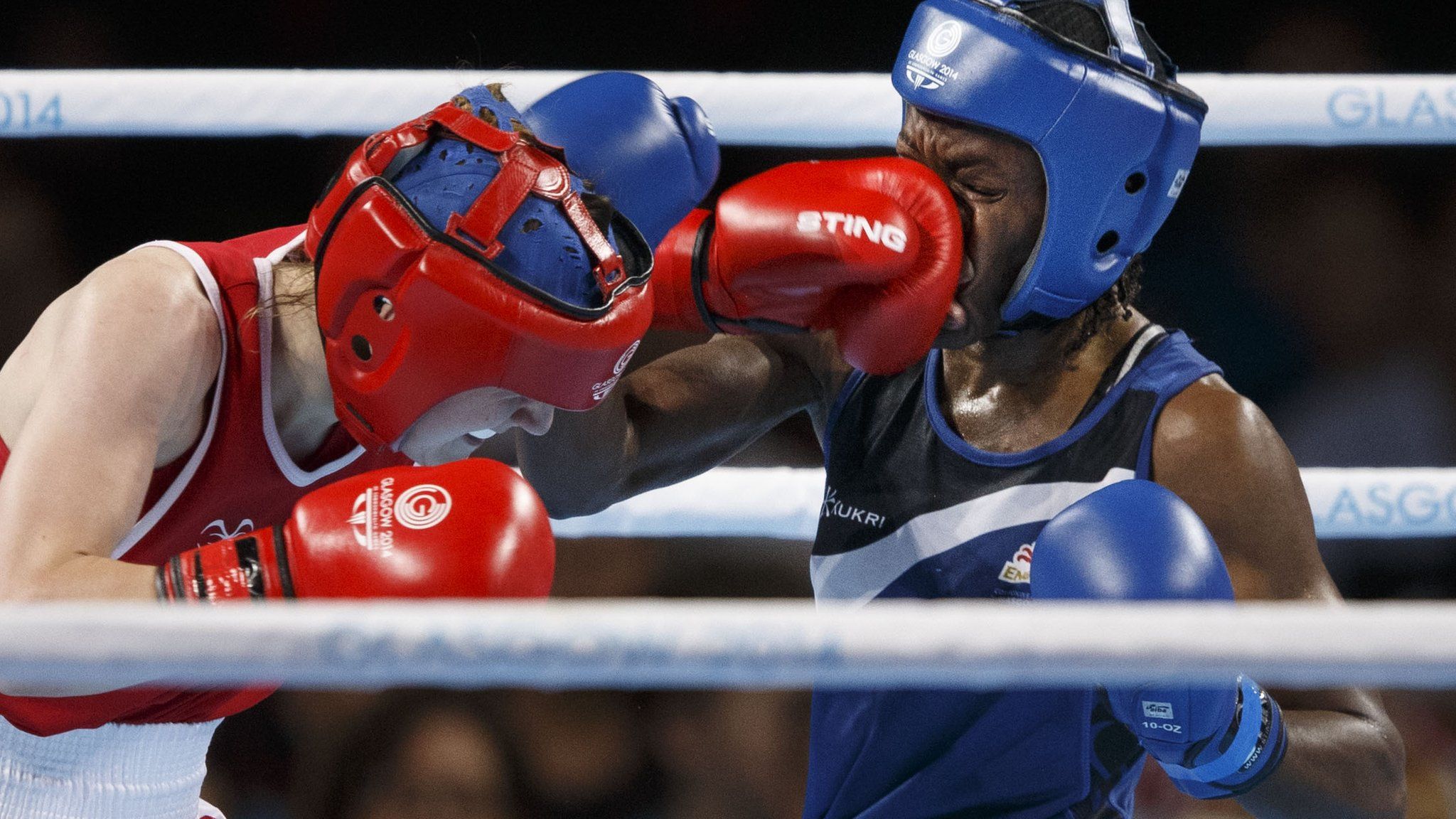 Nicola Adams: British fighter wins world flyweight gold - BBC Sport