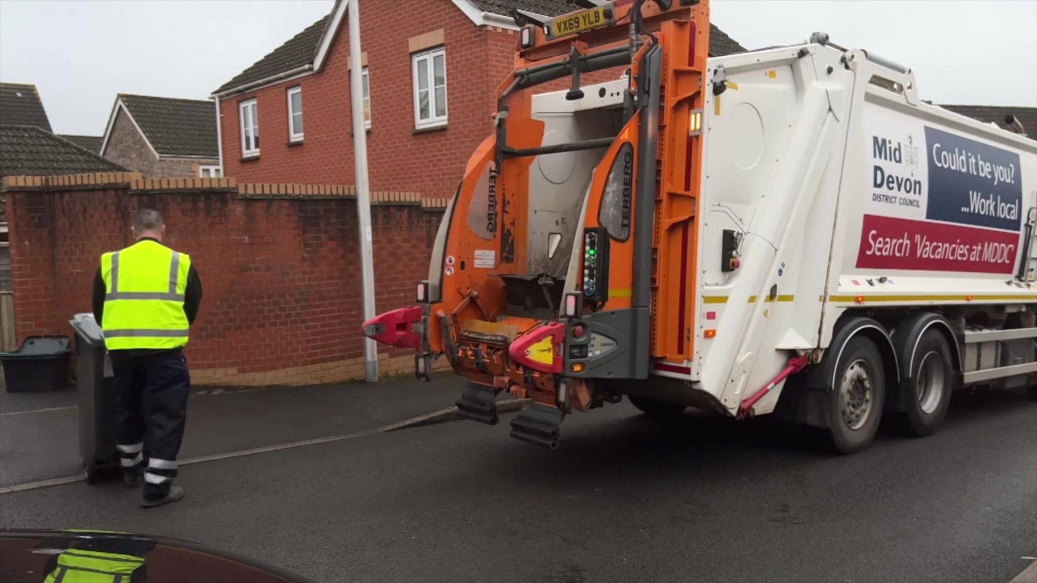 Mid-Devon weekly recycling collections trial postponed - BBC News