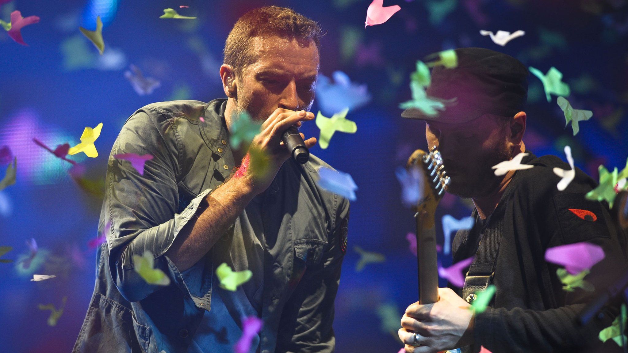 Muse to headline Glastonbury on Friday - BBC News