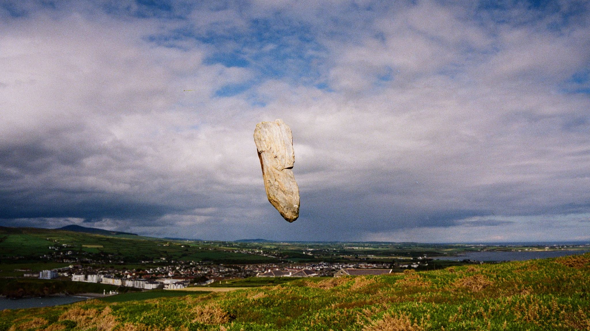How stone poses became a surreal project - BBC News