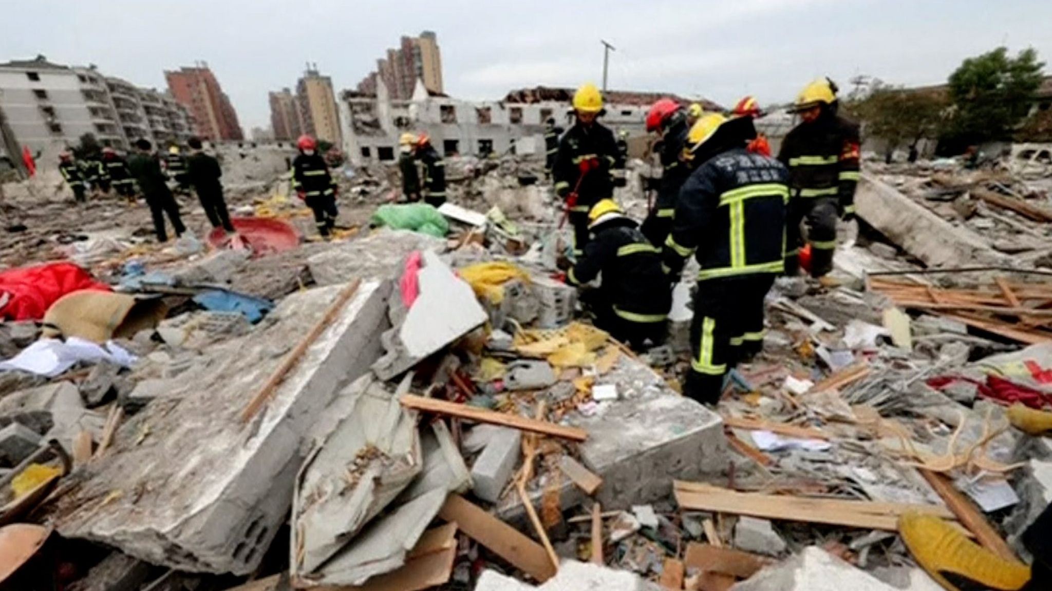 China explosion: Ningbo port city rocked by major blast - BBC News