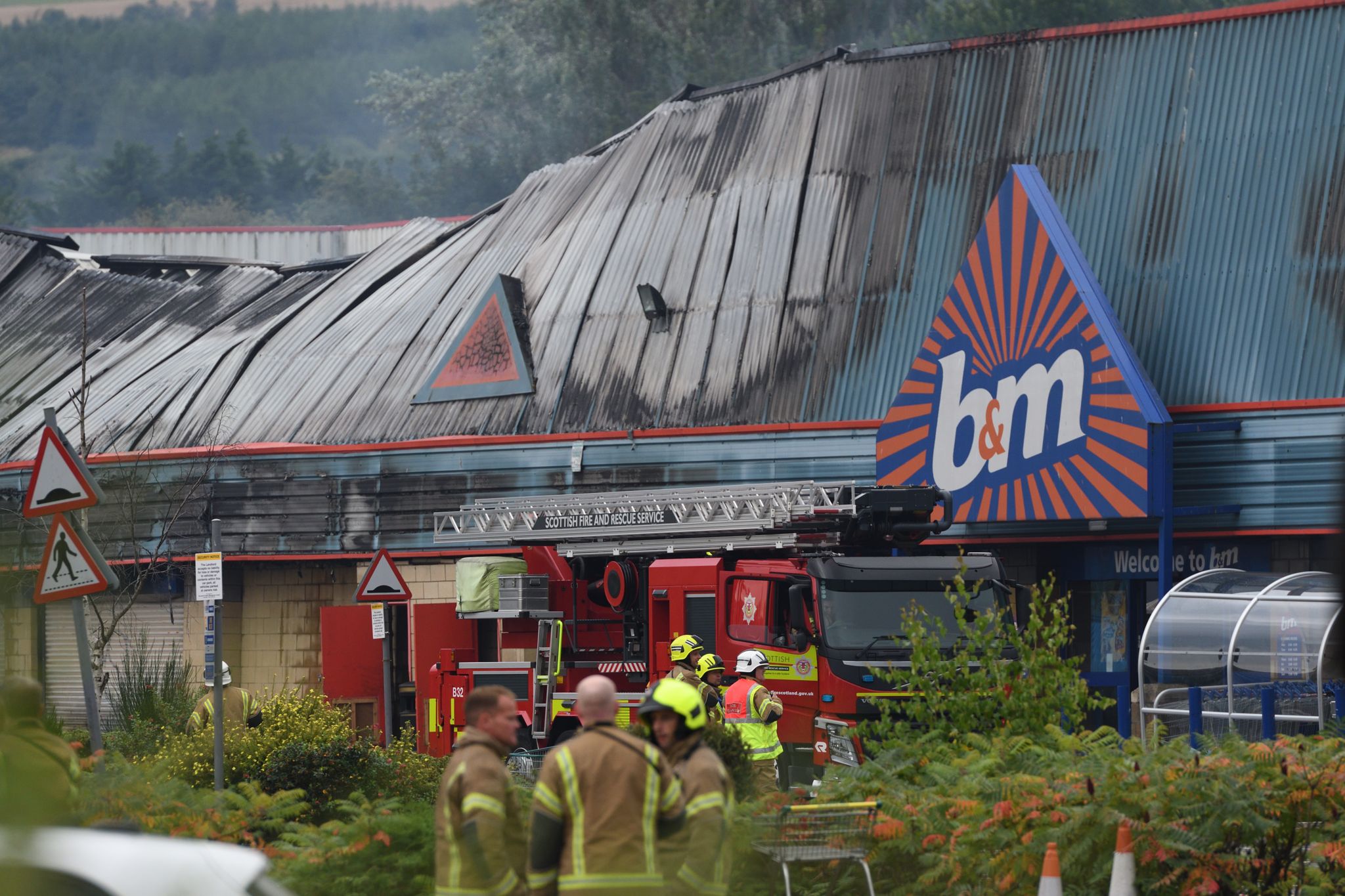 Perth retail park blaze 'was started deliberately' - BBC News