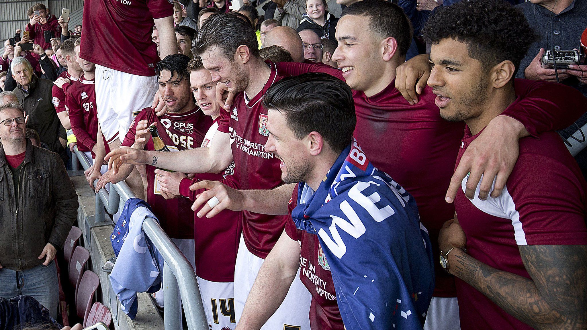 Northampton Town squad enjoy open-top title bus tour - BBC News