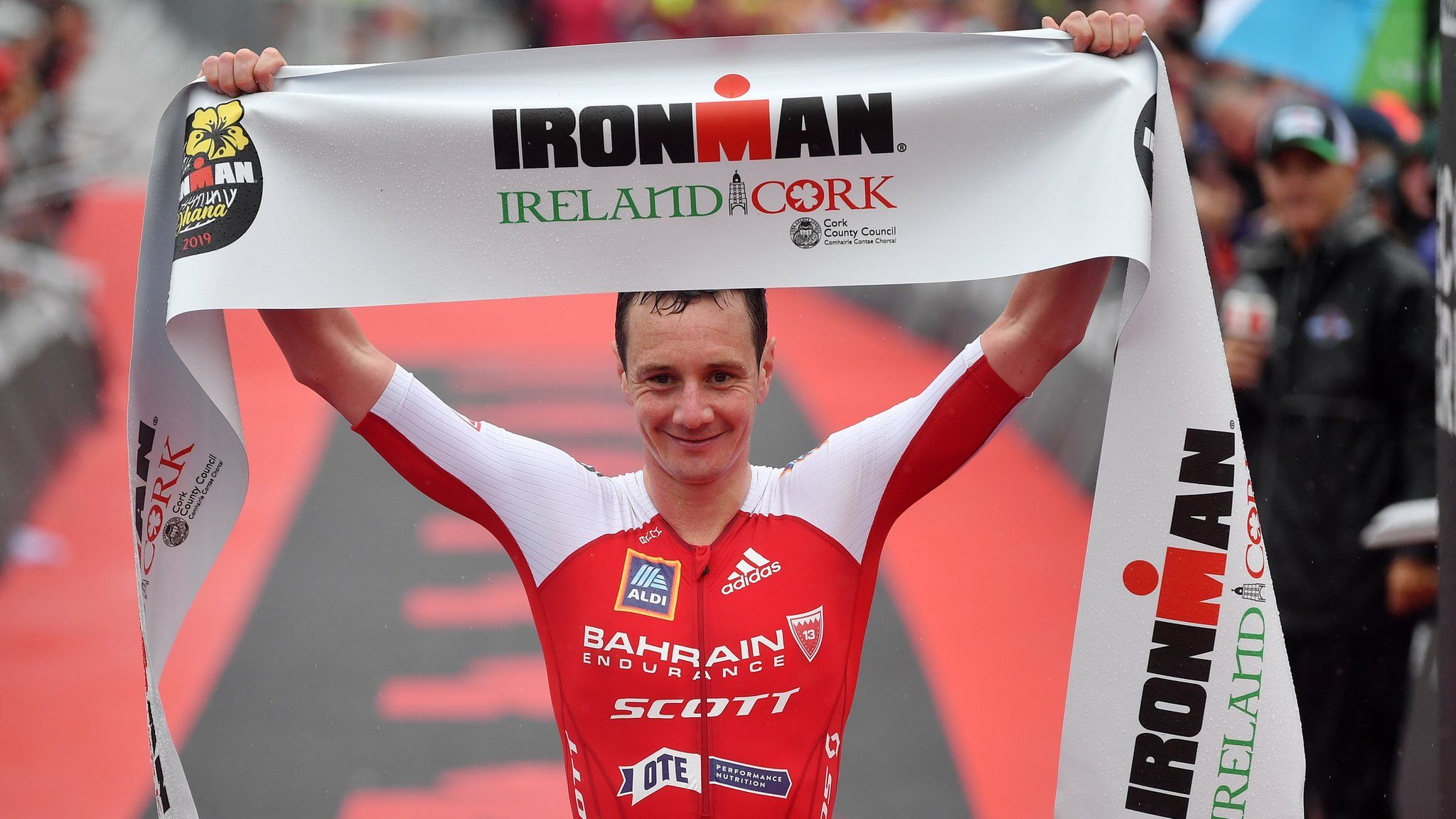 Leeds Beckett honorary doctorates for Brownlee brothers - BBC News