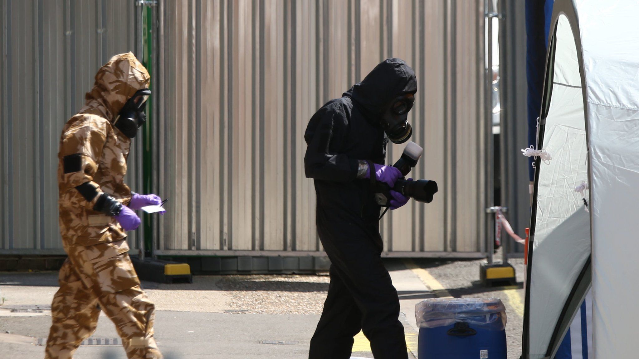 Salisbury declared decontaminated after Novichok poisoning - BBC News