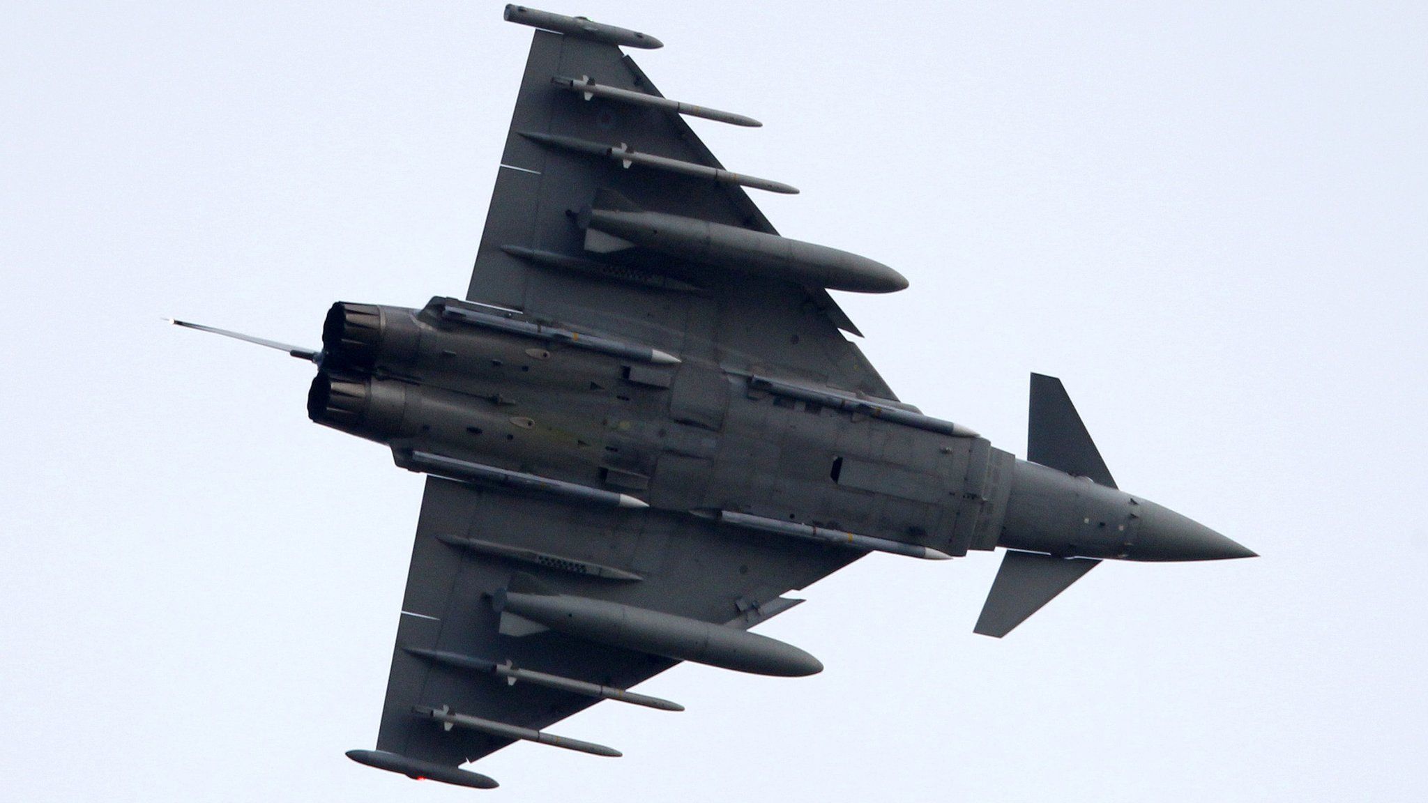 Flypast for last RAF Lossiemouth Tornado squadron - BBC News