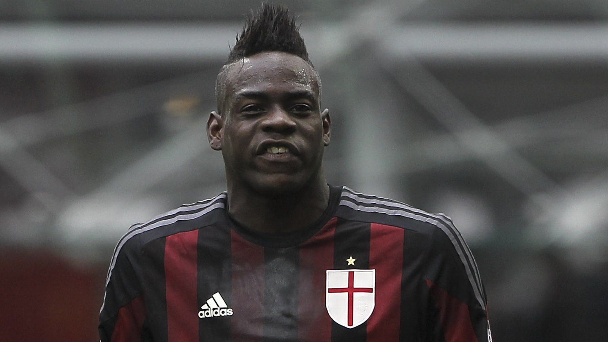 Mario Balotelli: Striker signs one-year Nice contract - BBC Sport