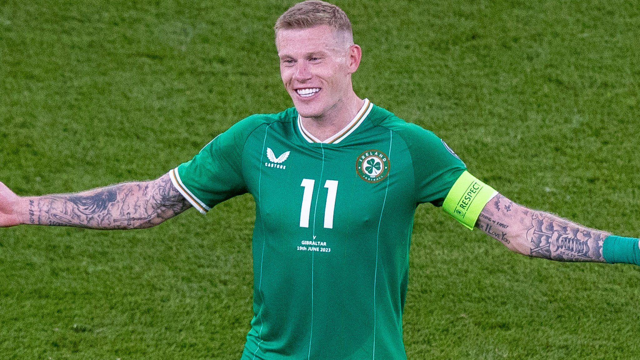 James McClean: Footballer gets a hero's welcome at Creggan street party ...