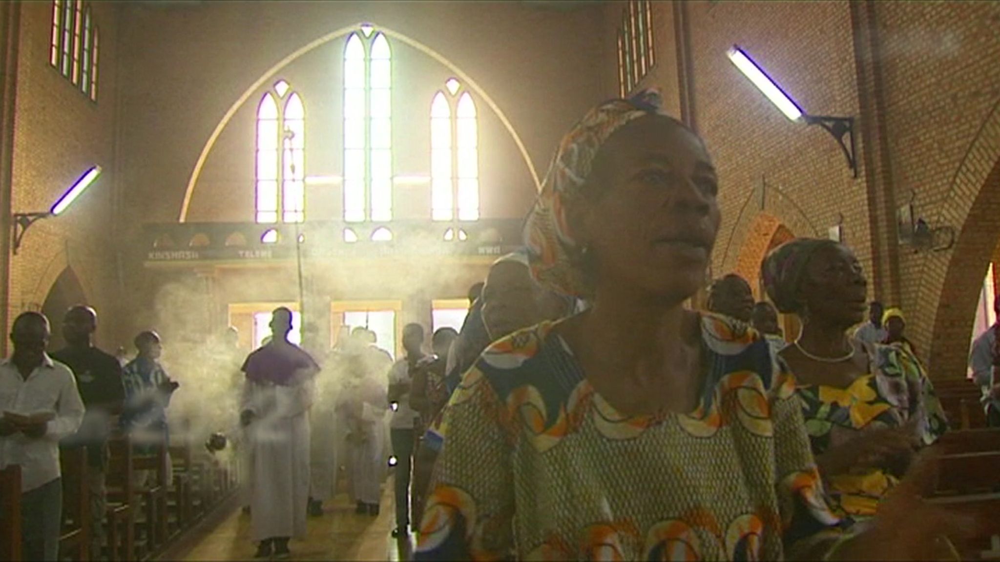 Pope of the poor makes big impact in Africa - BBC News
