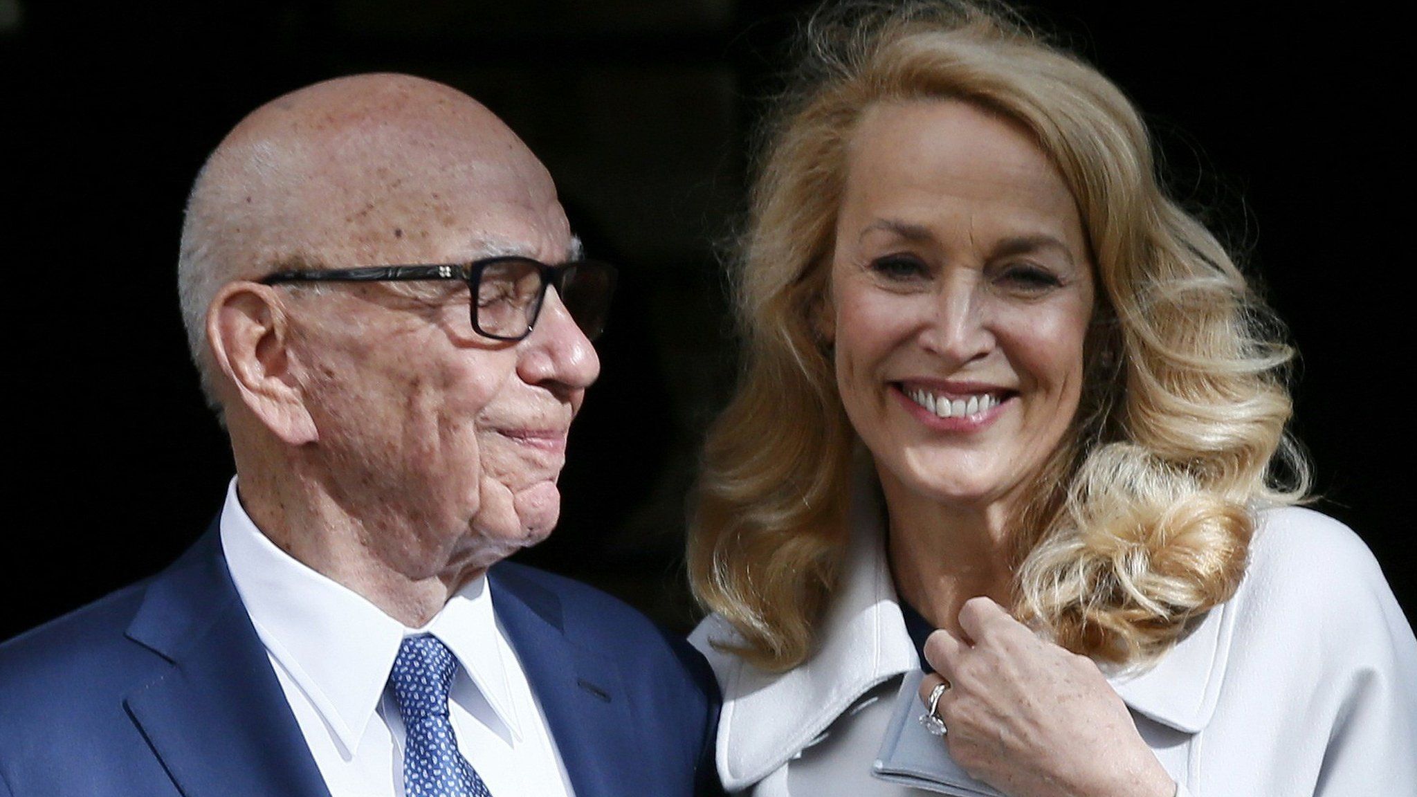 Rupert Murdoch and Jerry Hall hold Fleet Street wedding ceremony - BBC News