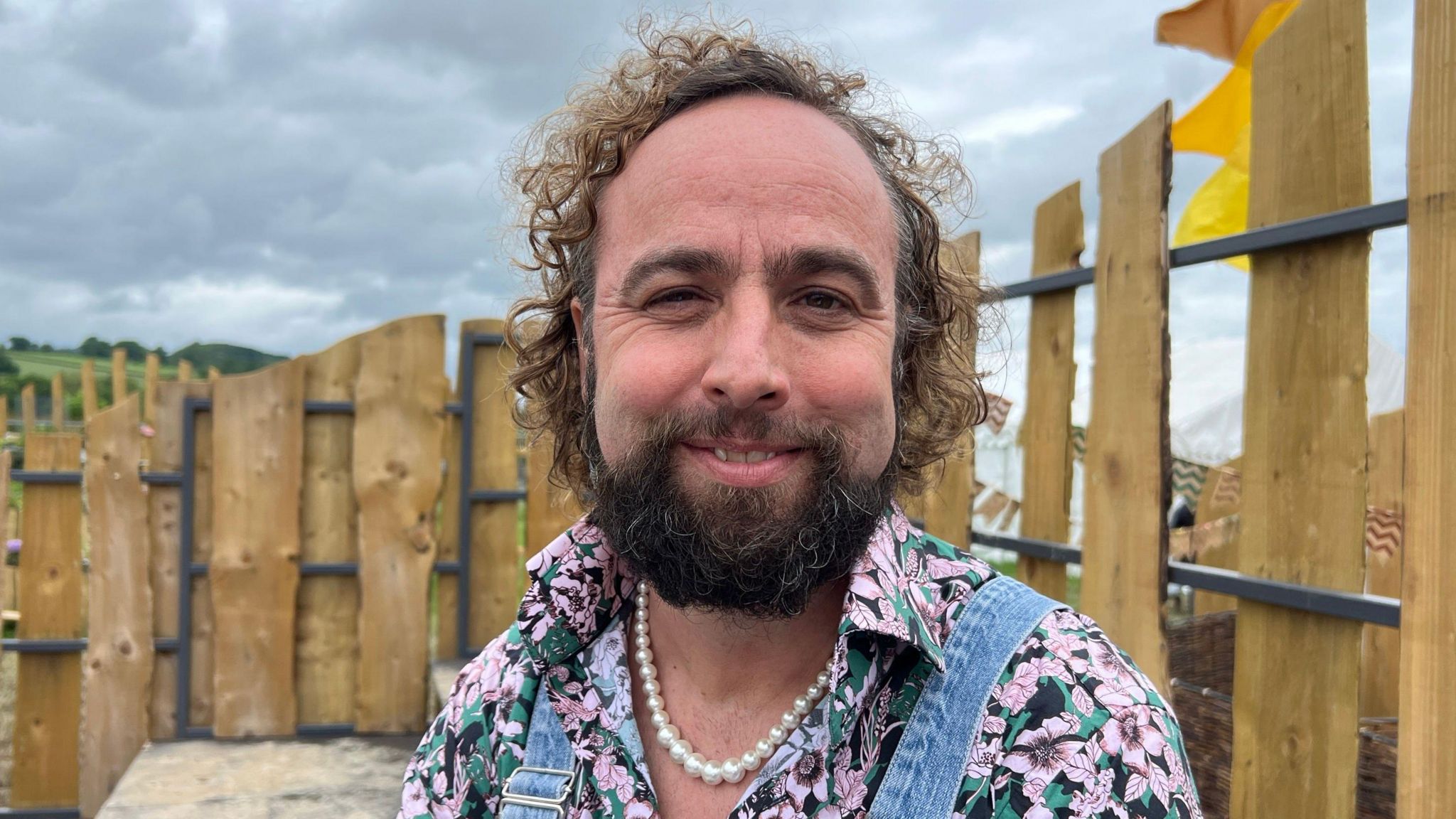 Cyhoeddi enillwyr gwobrau Tir Na n-Og yn yr Eisteddfod - BBC Cymru Fyw