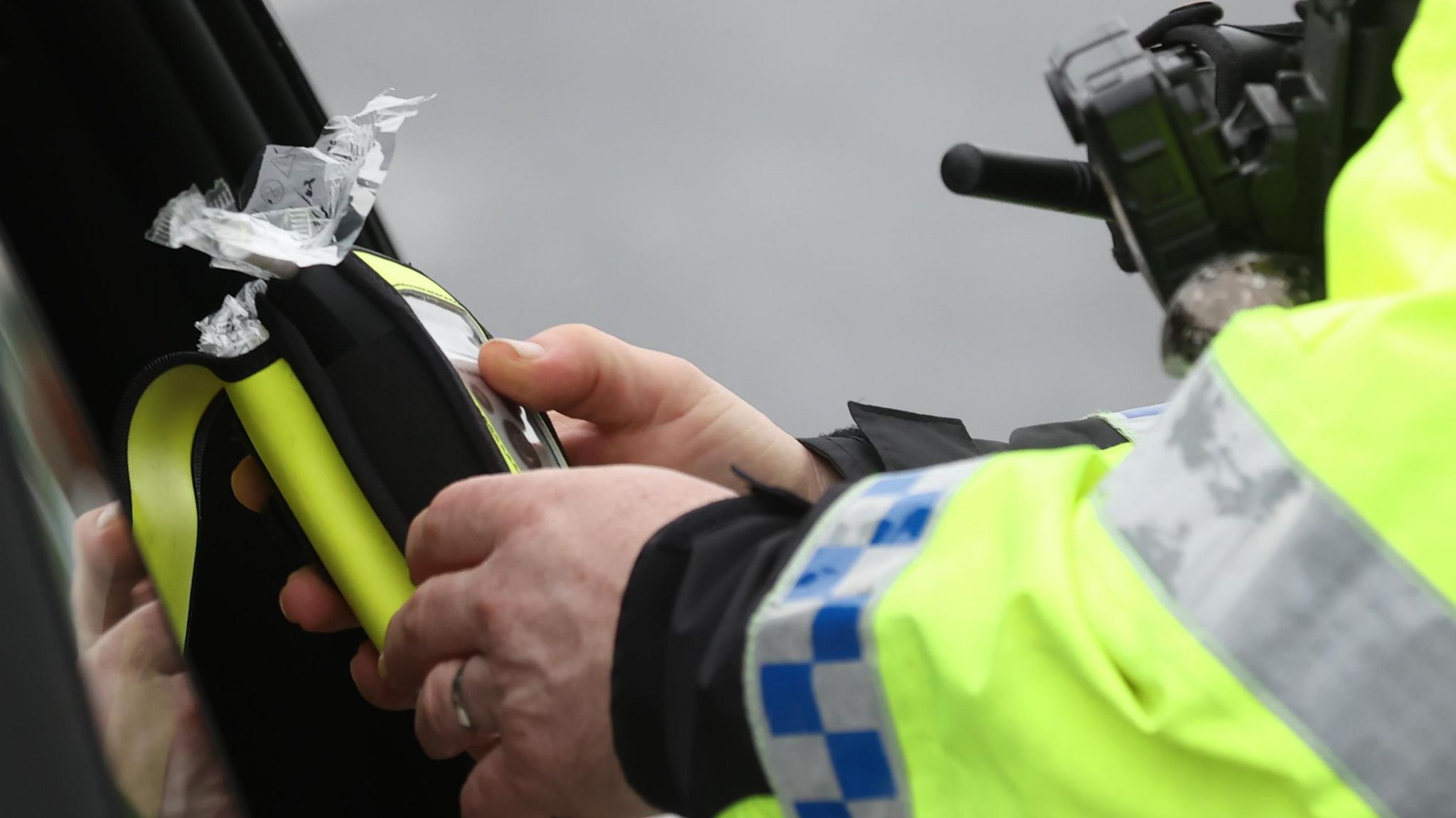 Police issue drink-driving warning following M1 stop - BBC News