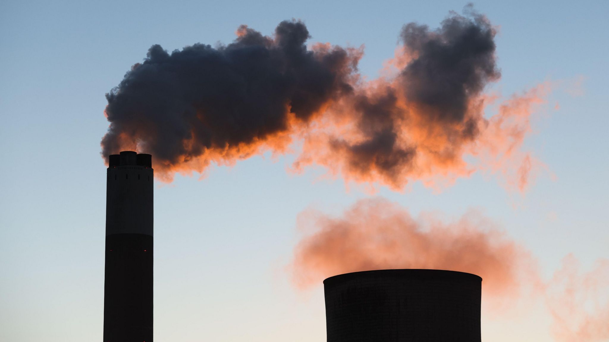 Climate change: 'Ban fossil fuel ads' says UN chief - BBC Newsround