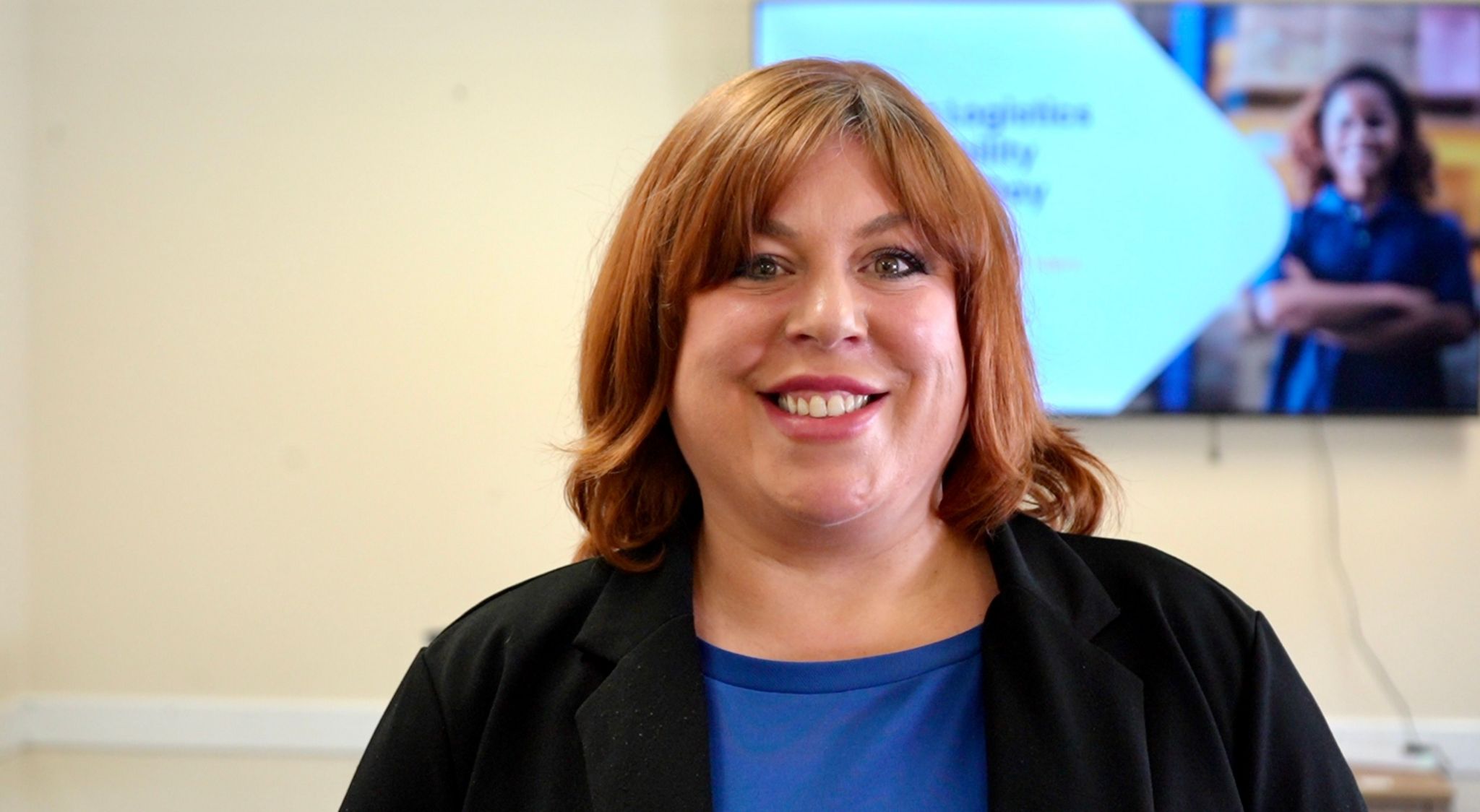 Lorry driver training scheme offers 'second chance' - BBC News