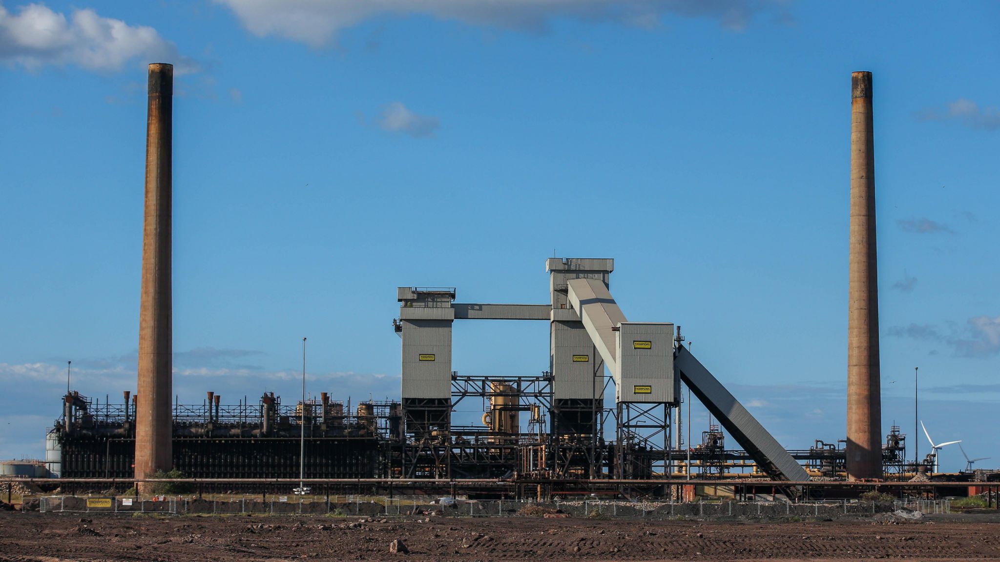 Redcar steelworks chimneys demolished - BBC News
