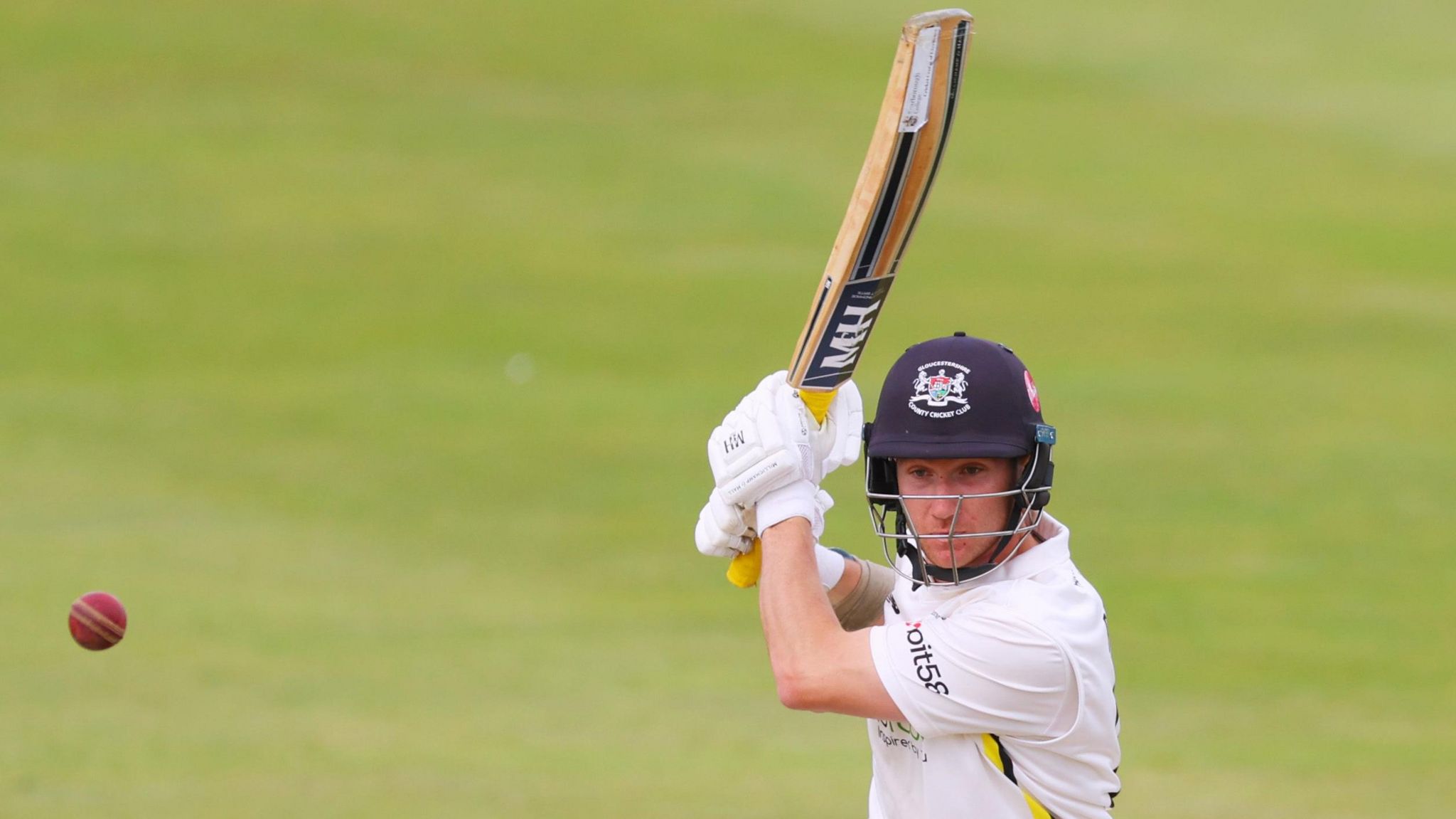Bracey double ton sets up Glos victory bid - BBC Sport