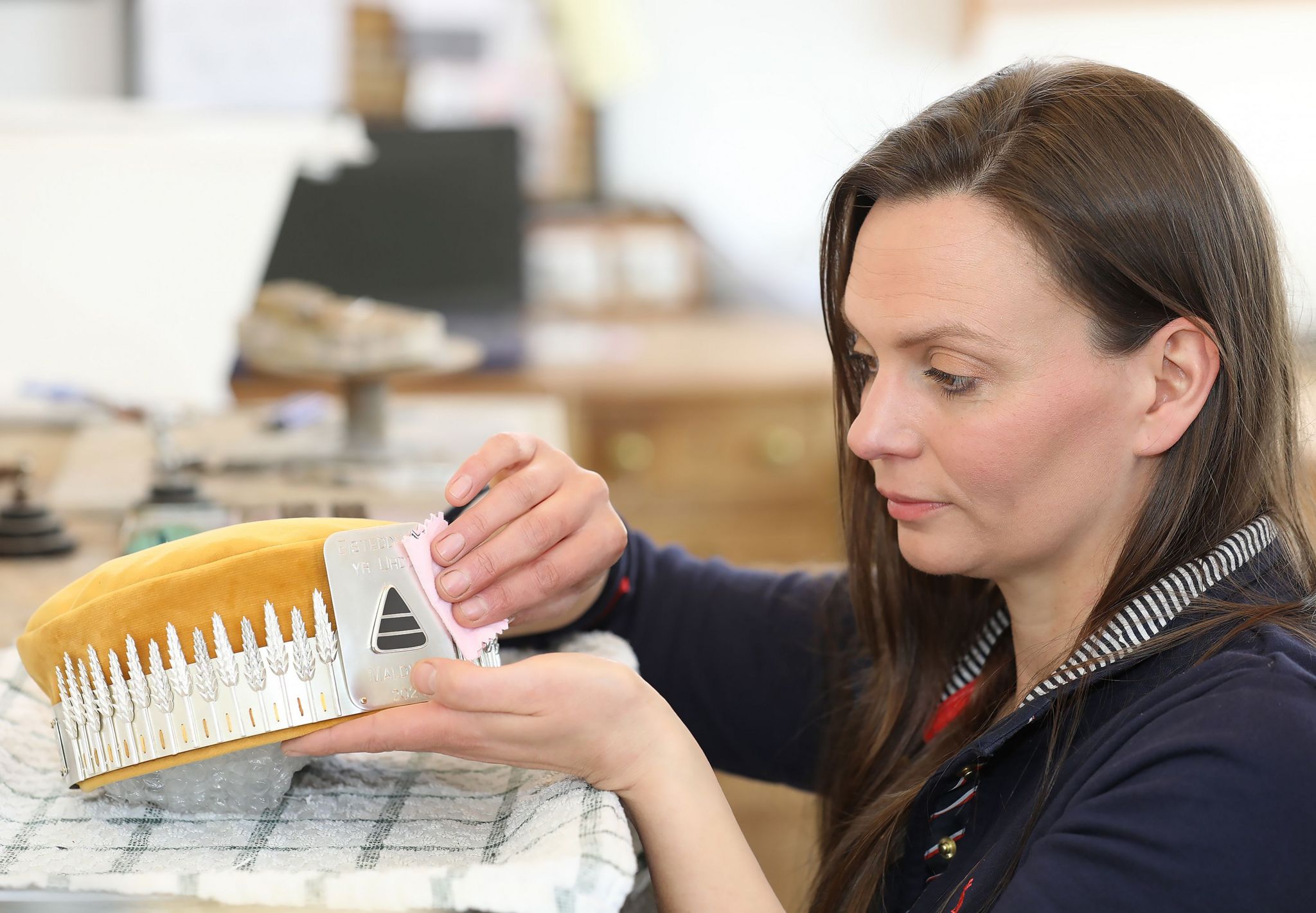 Dadorchuddio Cadair a Choron Eisteddfod yr Urdd Maldwyn - BBC Cymru Fyw