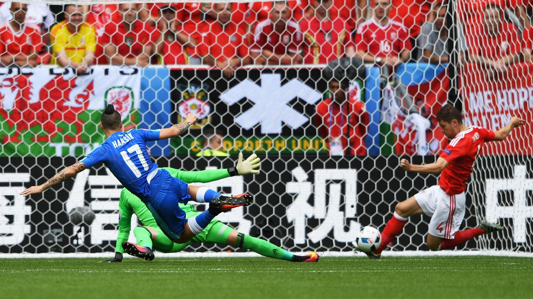 Ben Davies: Seren gyndyn Cymru - BBC Sport