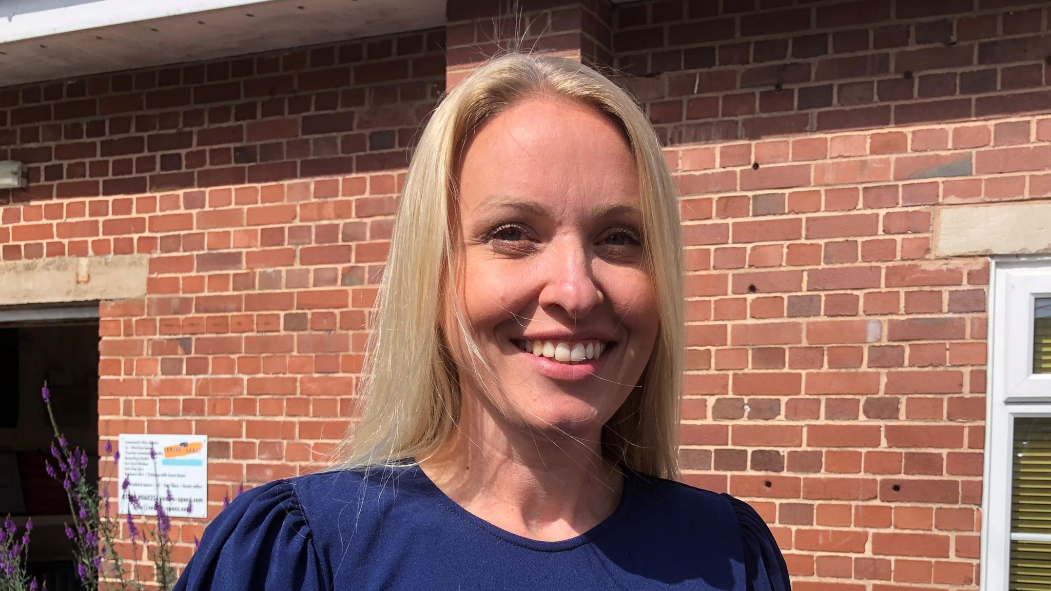 Honiton and Tiverton by-election: Cost of living crisis - BBC News