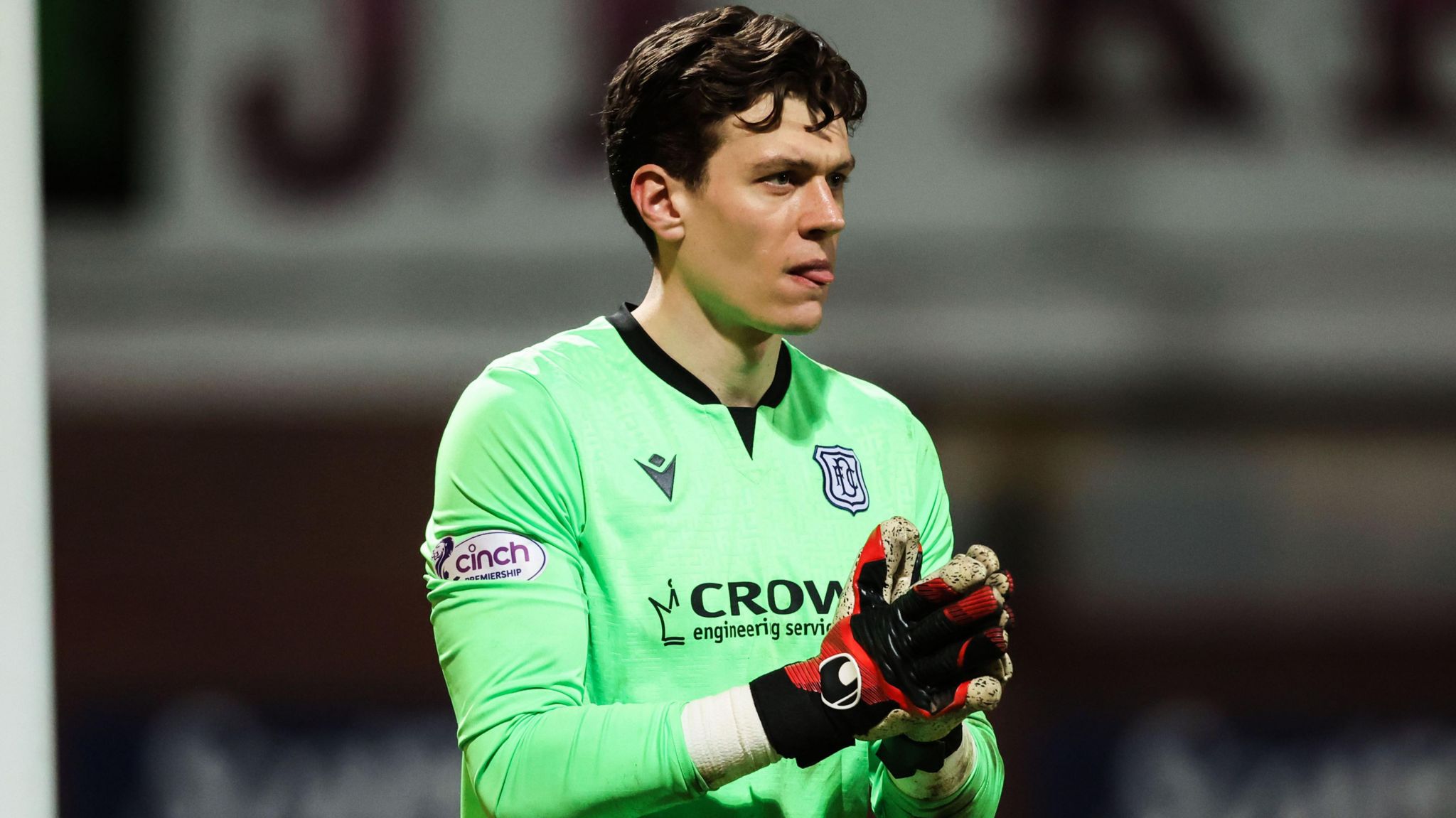 Goalkeeper Jon McCracken returns to Dundee on two-year deal - BBC Sport