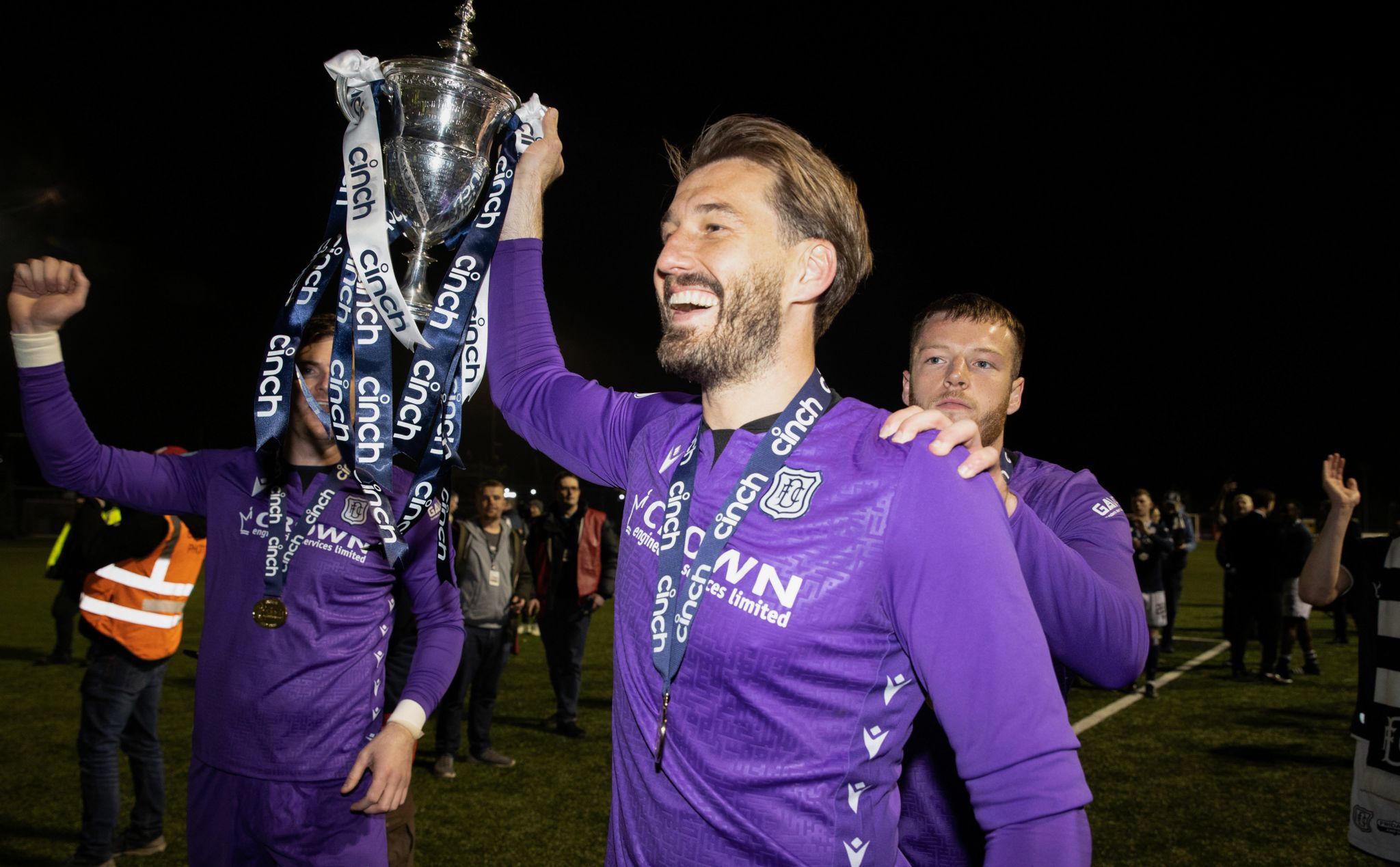 Legzdins signs two-year deal to stay at Dens - BBC Sport