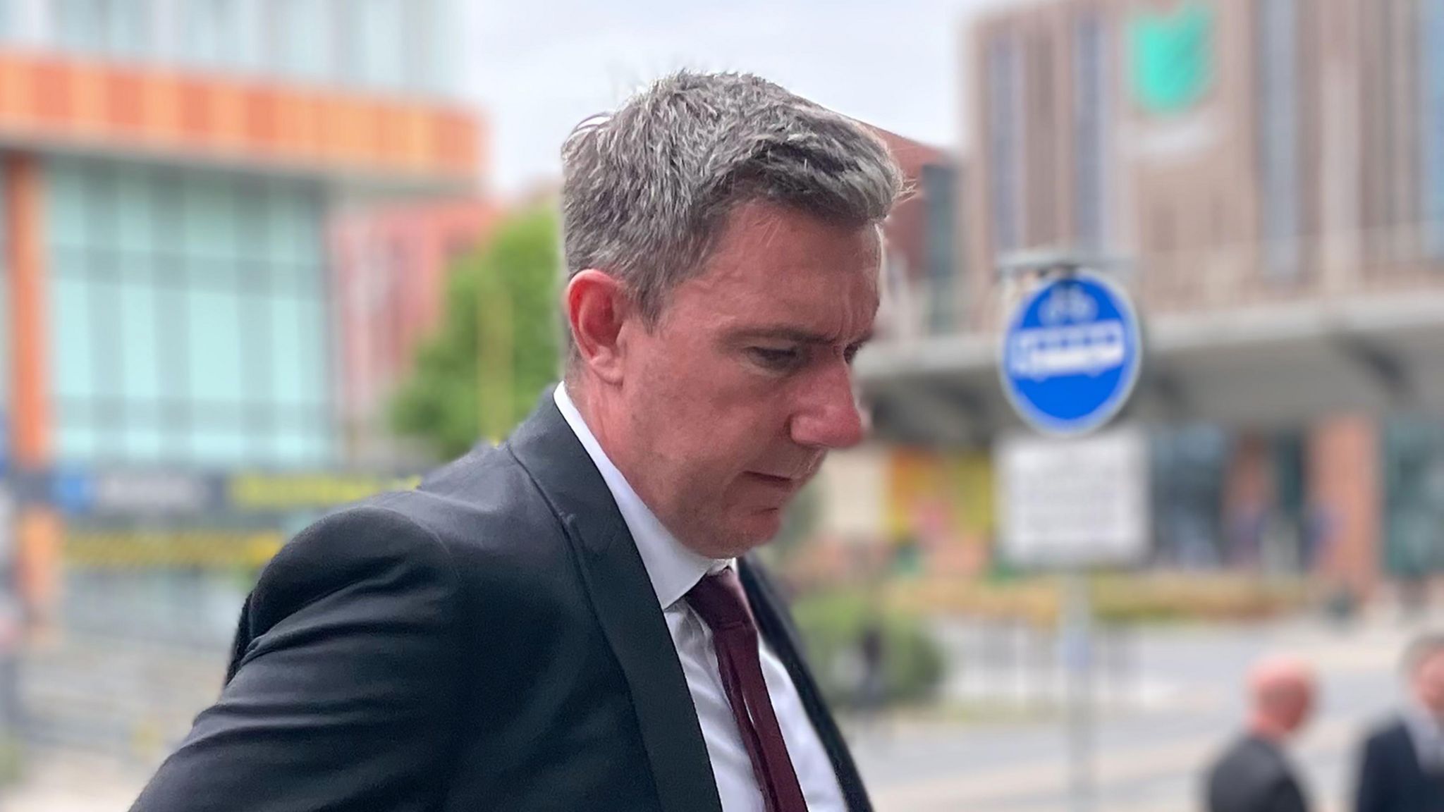 Teacher admits sexually touching pupil in Nottinghamshire school - BBC News