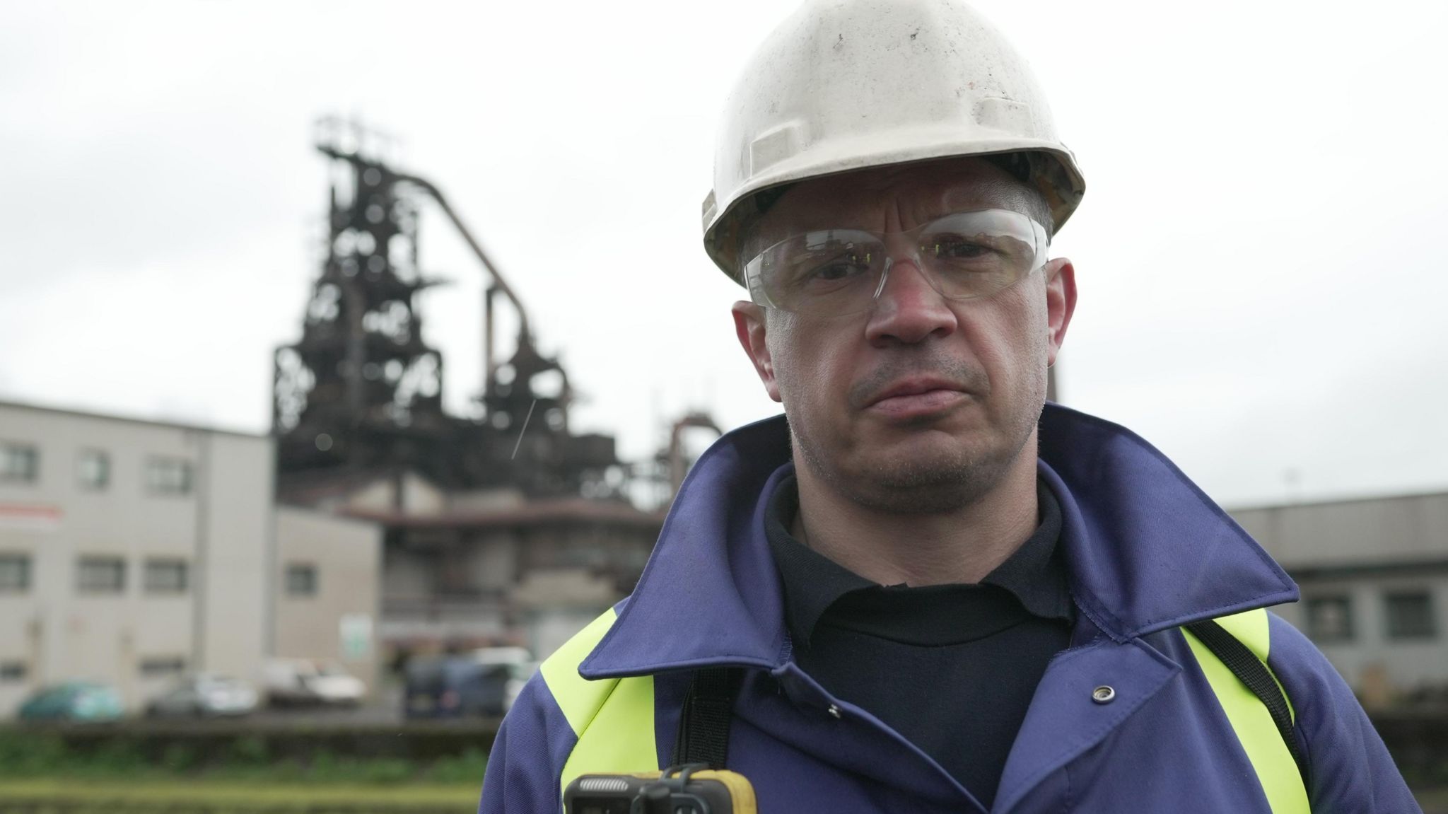 Tata: 'Ry'n ni eisiau teulu – mae popeth yn y fantol' - BBC Cymru Fyw