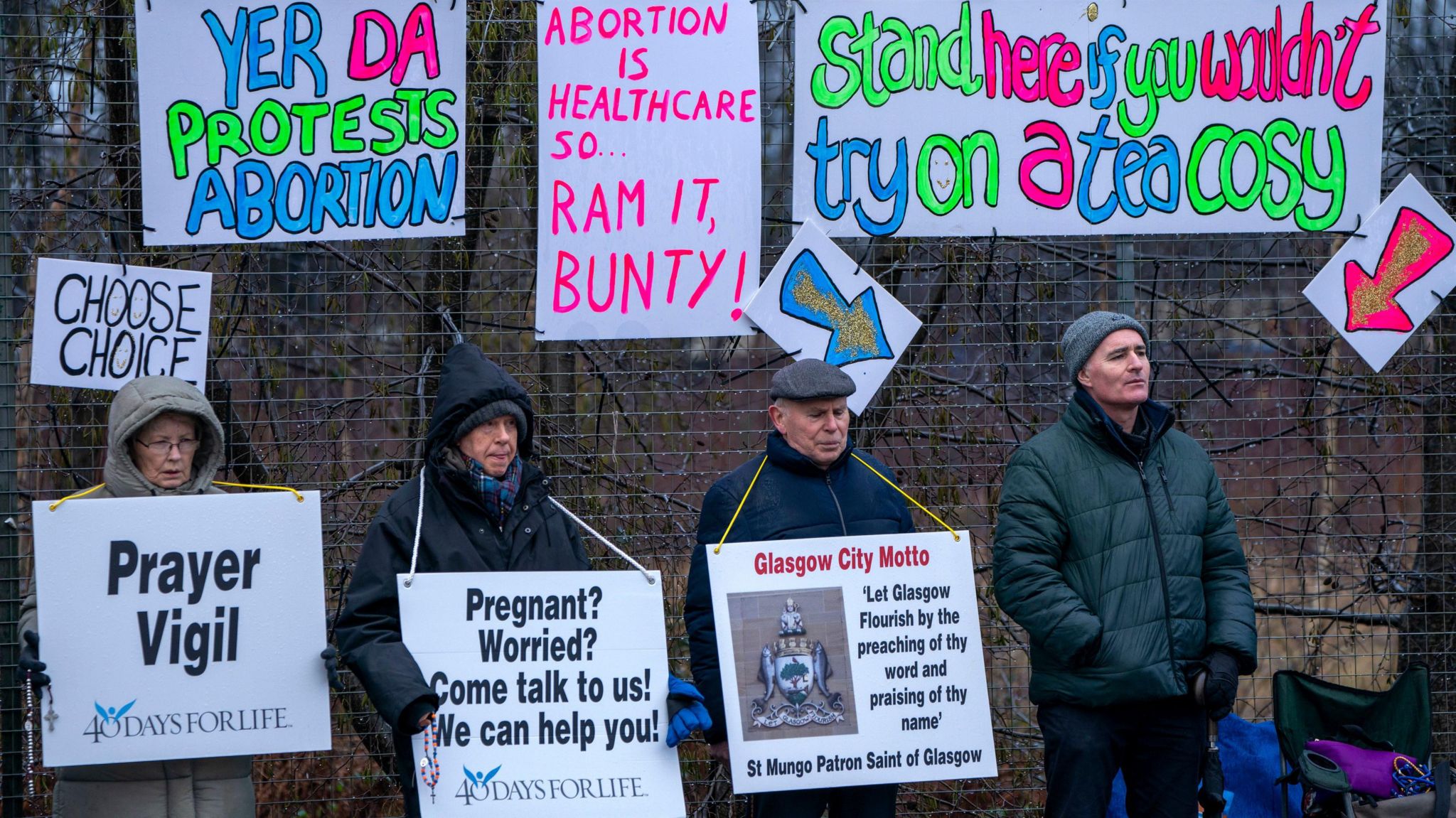 MSPs approve buffer zones at abortion clinics in Scotland - BBC News