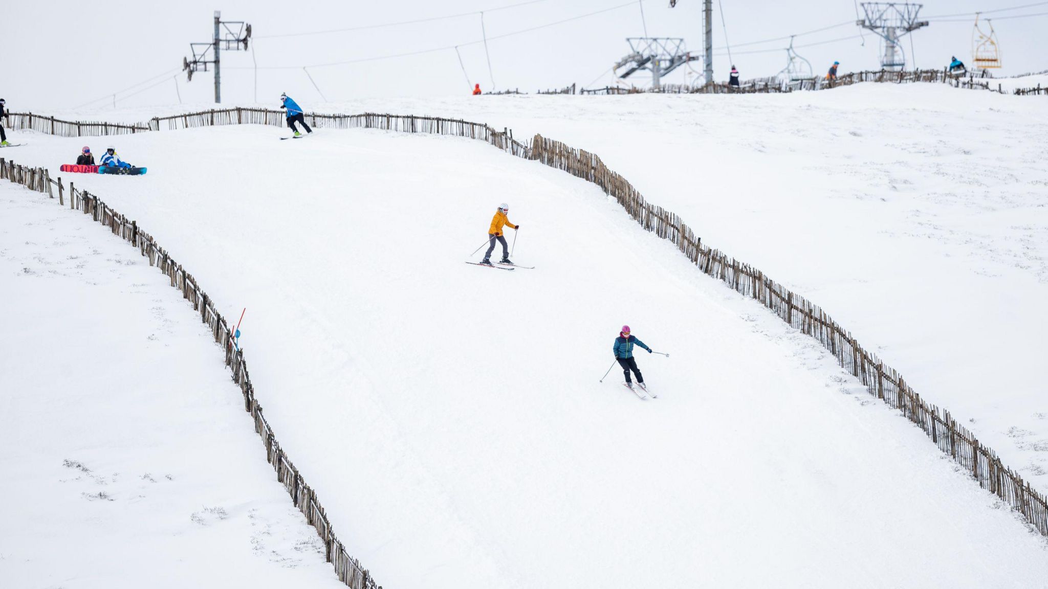 Lecht Ski Centre appeal hits target after 'dire' snow season - BBC News