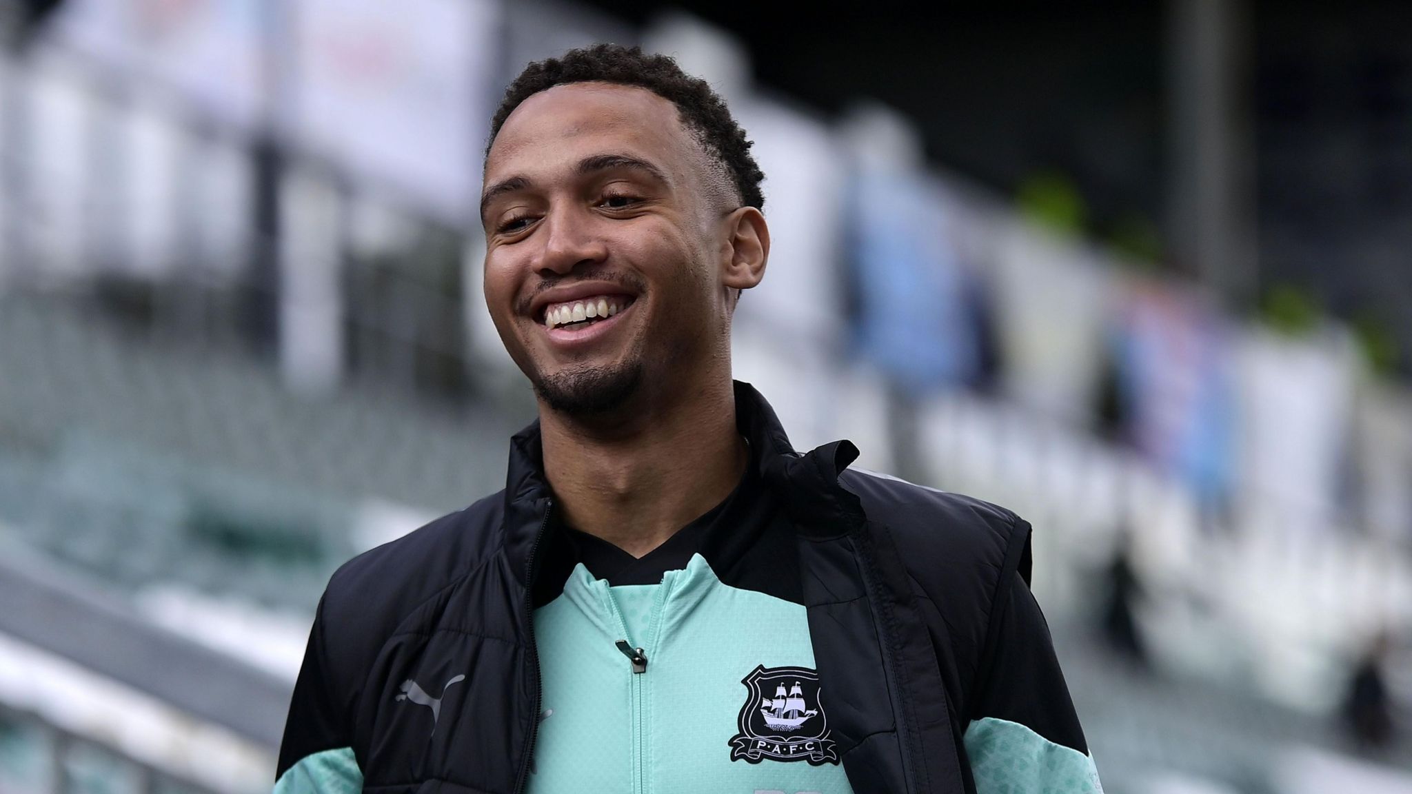 Plymouth Argyle: Brendan Galloway signs new deal until 2026 - BBC Sport
