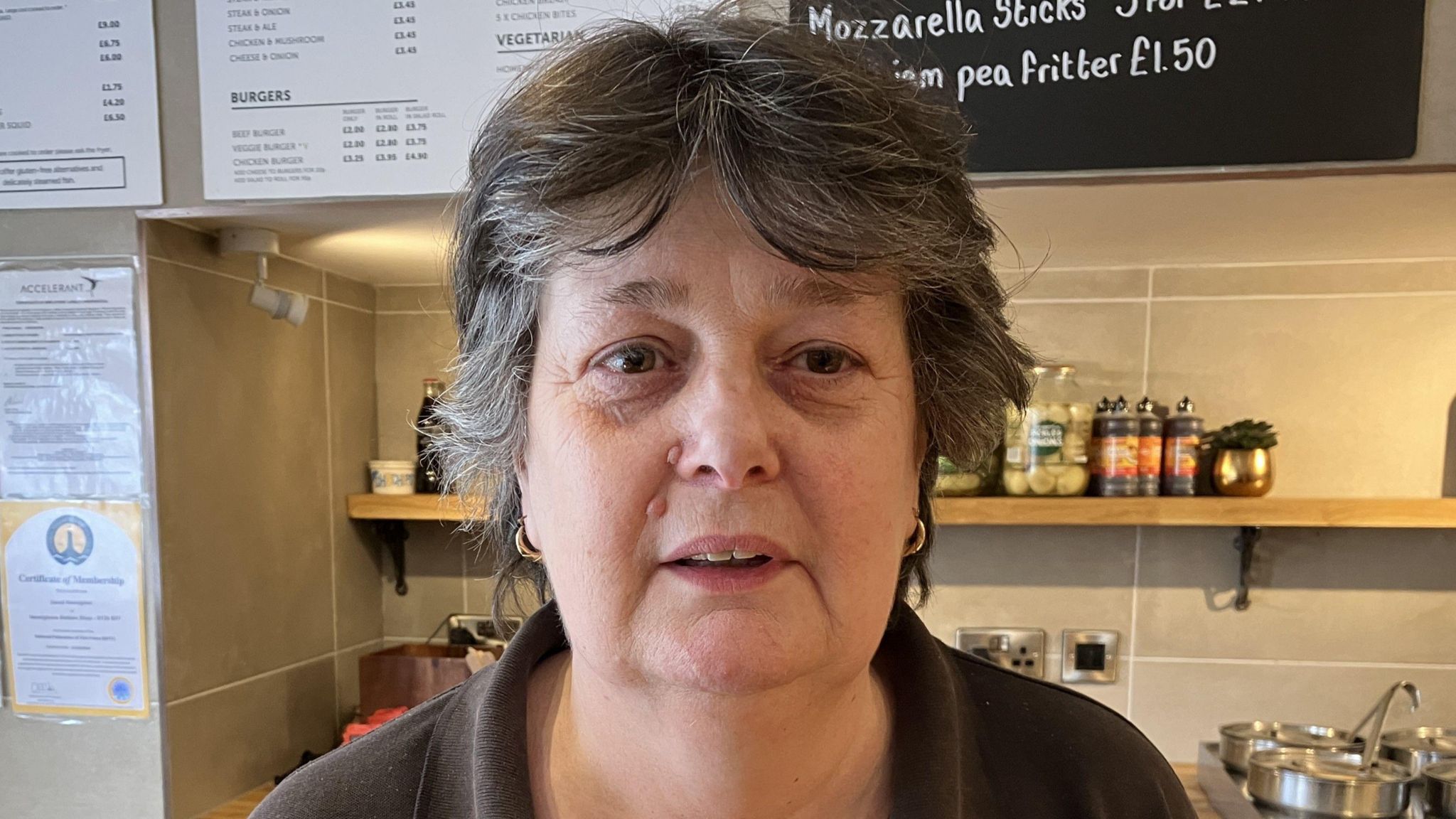 Dros 500 o ymatebion i arolwg ailagor toiledau Machynlleth - BBC Cymru Fyw