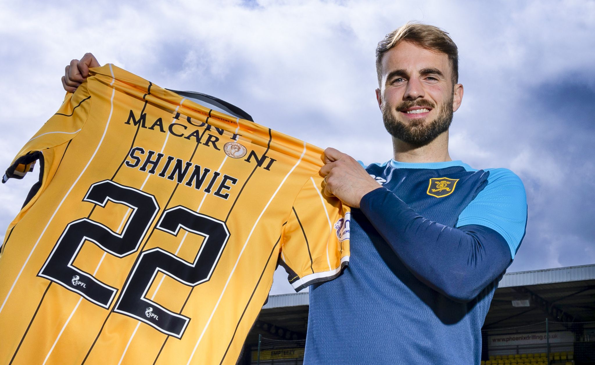 Shinnie to stay at Livi until 2024 - BBC Sport
