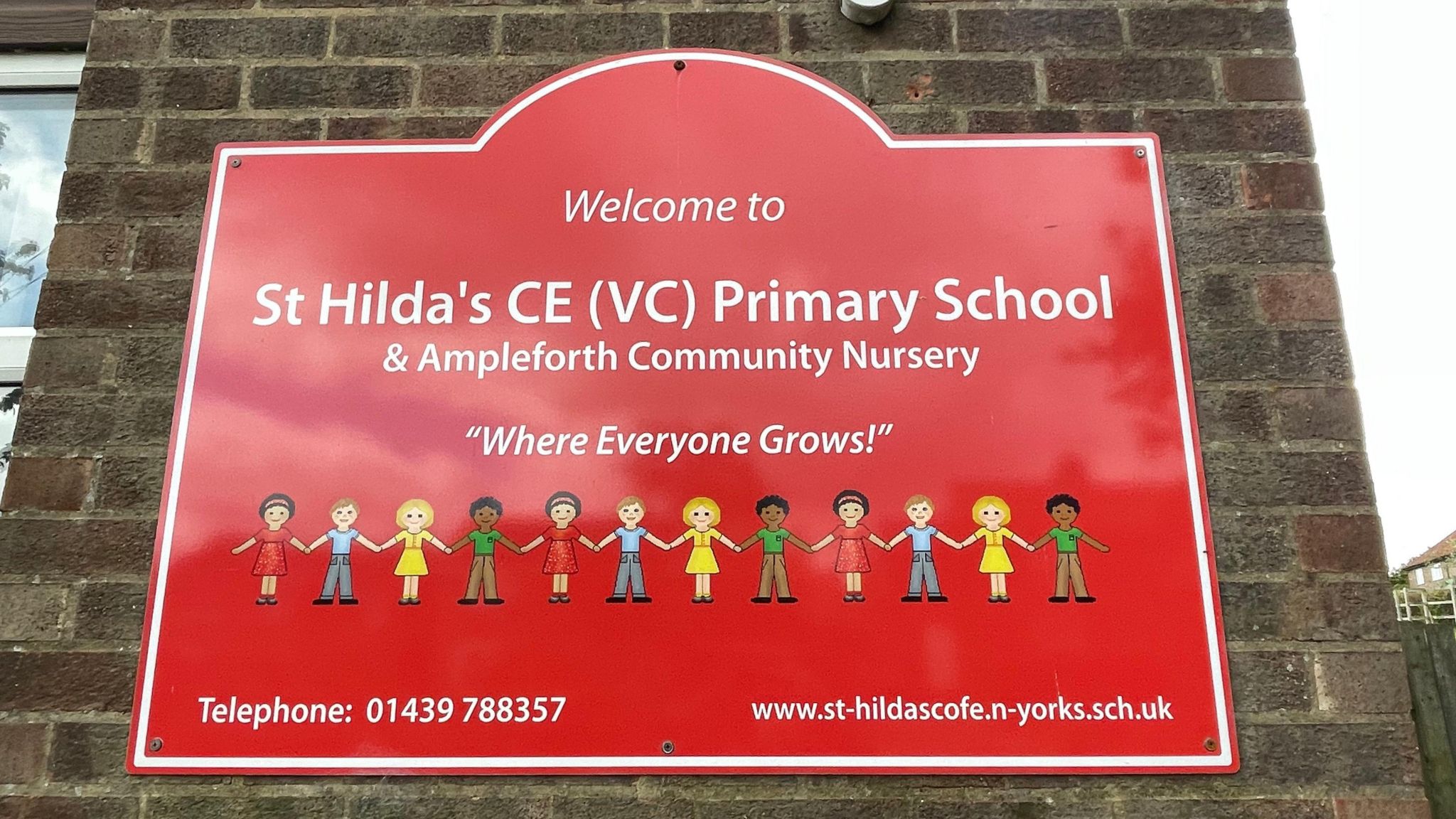 Ampleforth: Last-ditch attempt to save St Hilda's primary school - BBC News