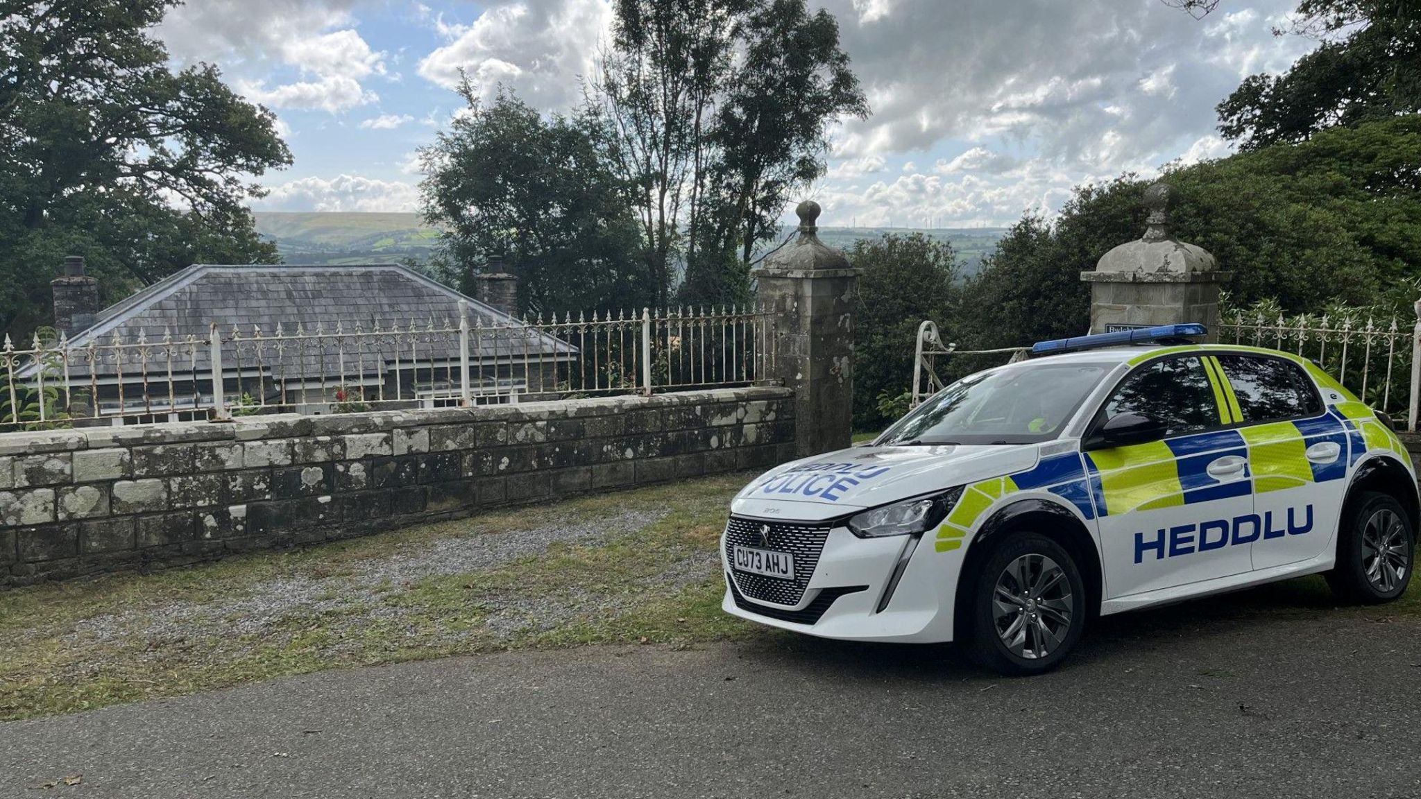 Heddlu gwrth-derfysgaeth yn rhan o ymchwiliad herwgipio Llanybydder ...