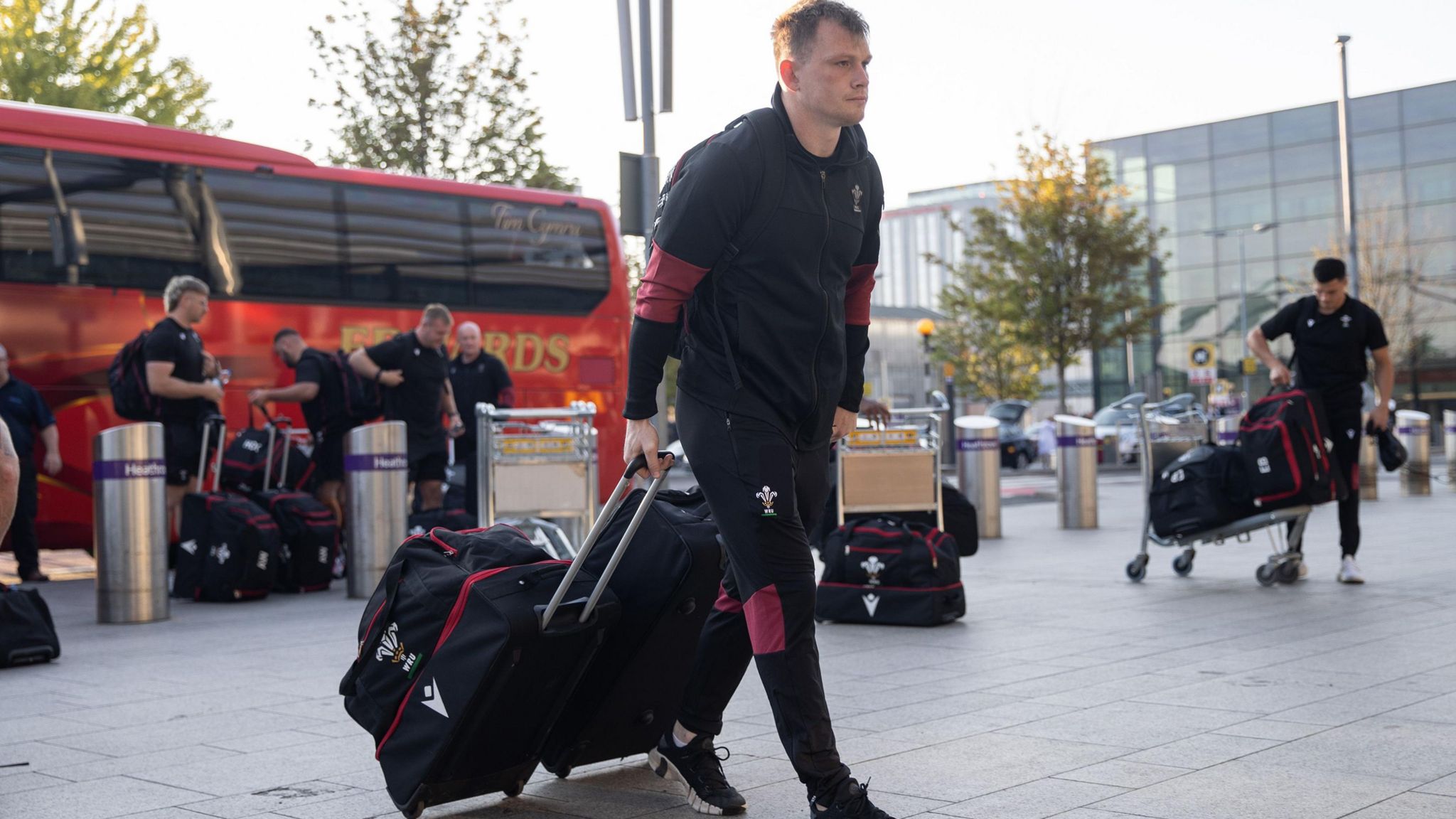 Australia v Wales: Nick Tompkins says tourists will simplify game - BBC ...