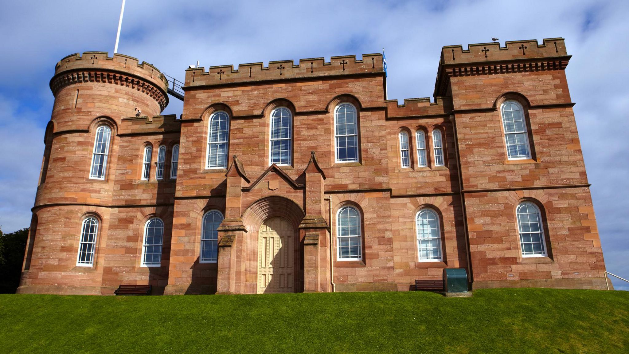 Inverness Castle heat from waste water plan abandoned - BBC News