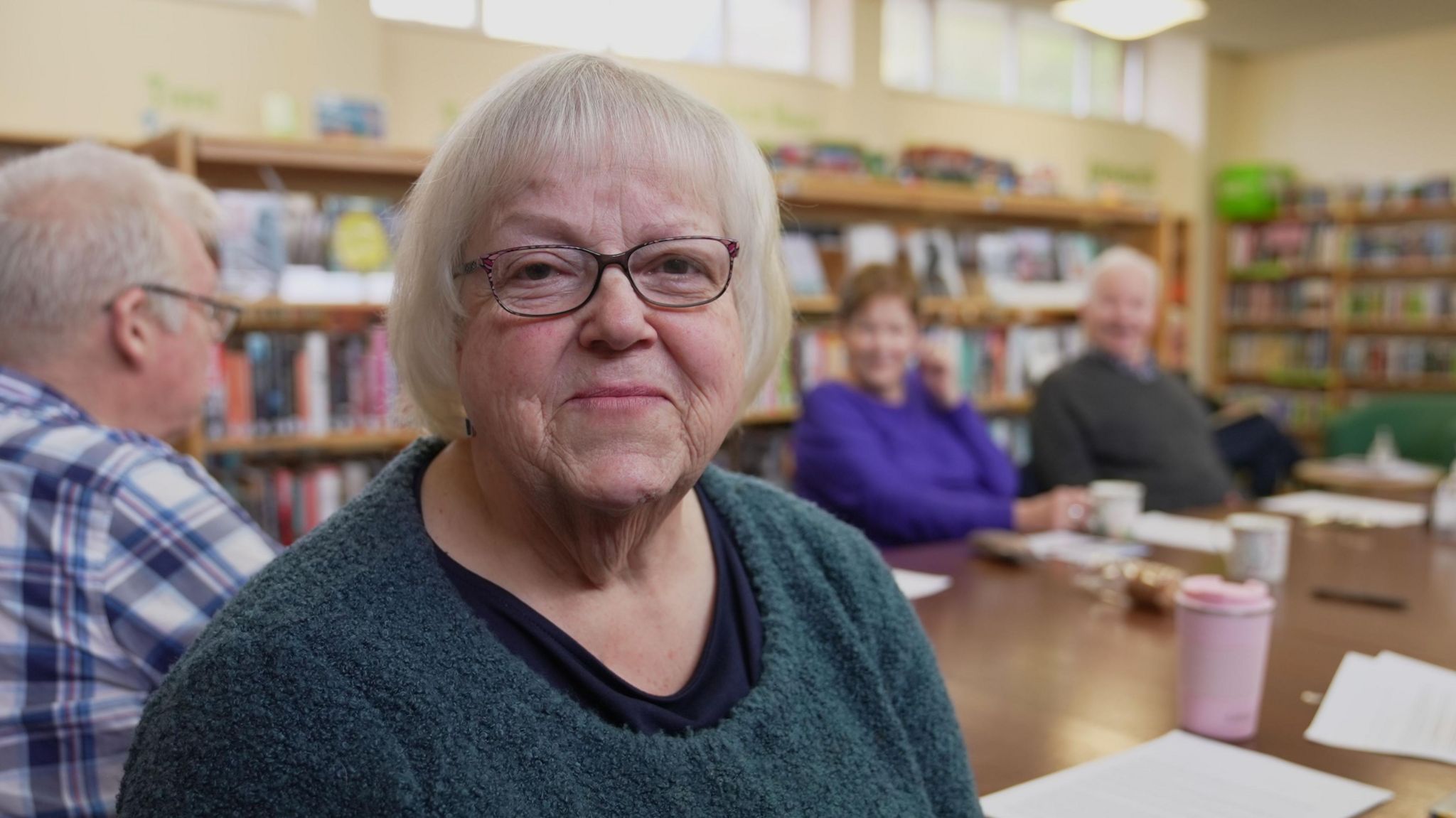 Pobl hŷn yn pryderu am ddiffyg toiledau cyhoeddus - BBC Cymru Fyw