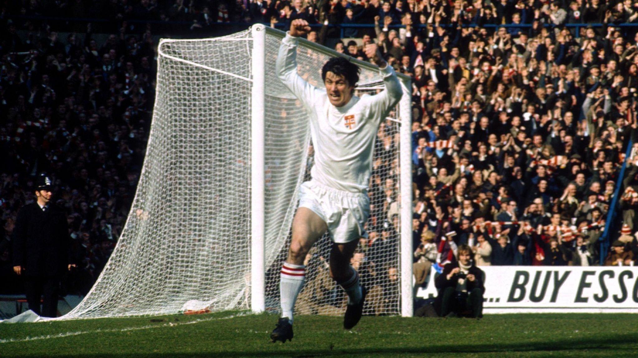 Stoke City: John Ritchie statue relocated at the Bet365 Stadium - BBC Sport