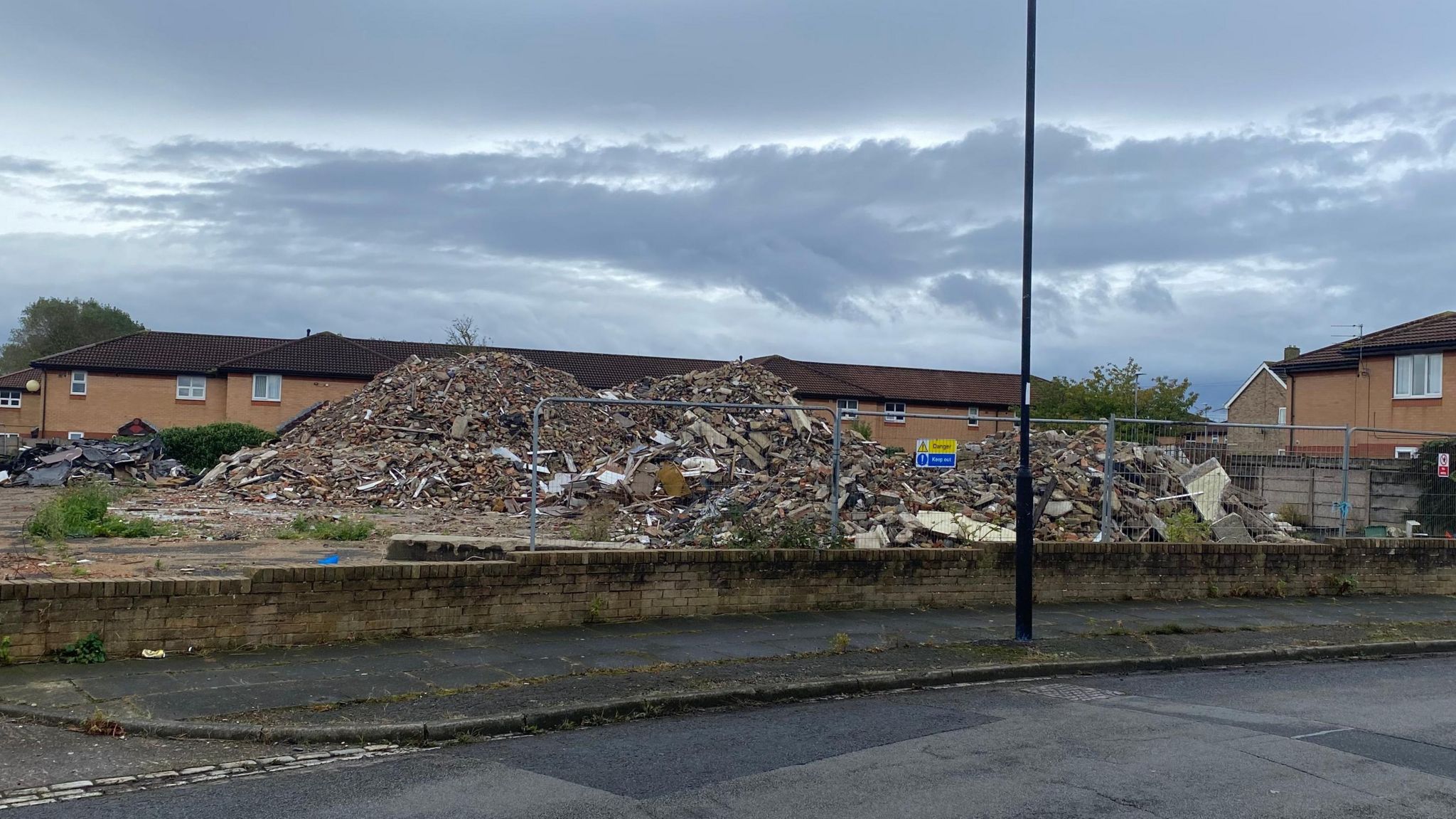 Enforcement notice issued to clear demolished Hartlepool pub - BBC News