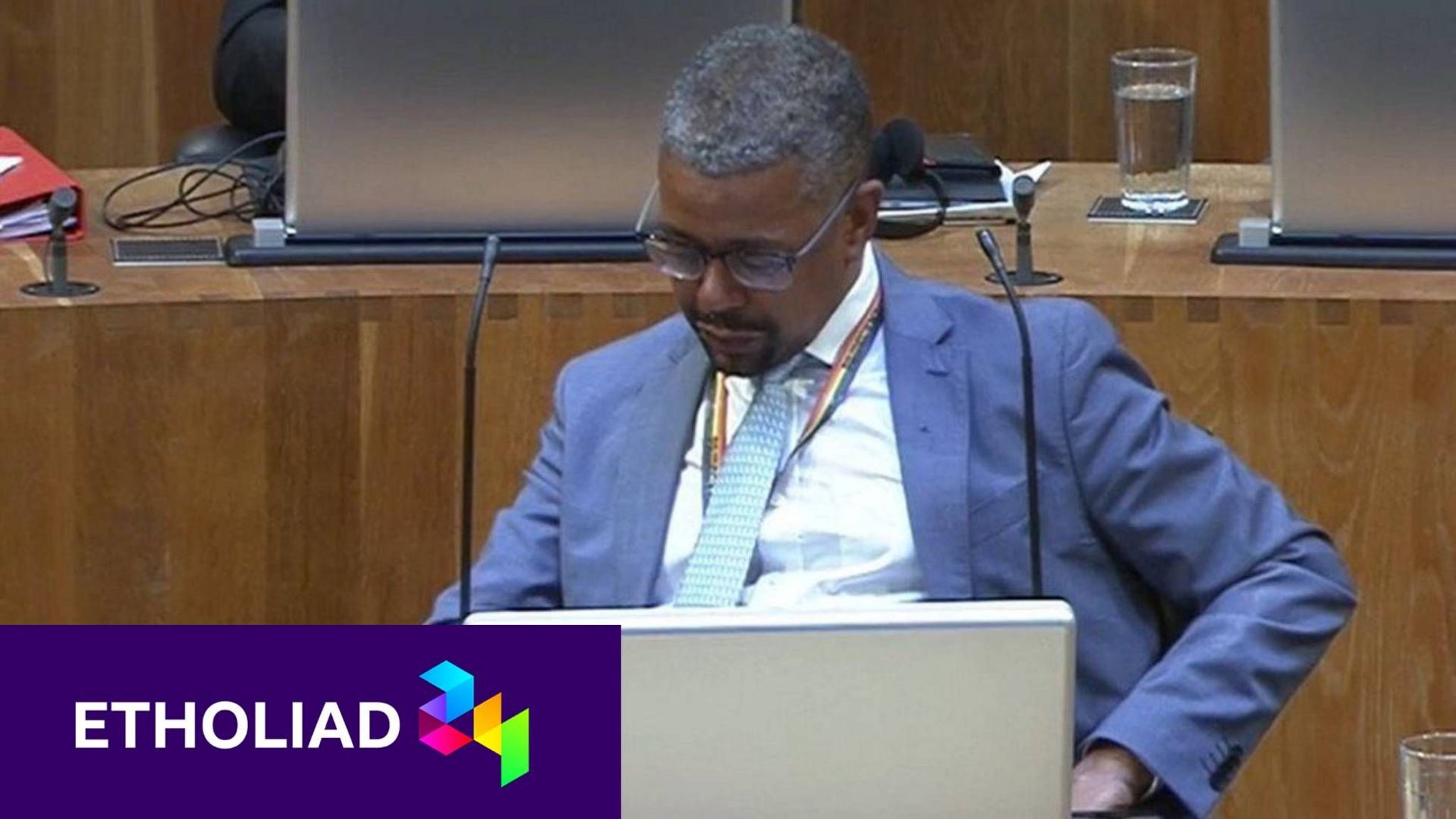 5 pwynt trafod o bodlediad Vaughan a Richard - BBC Cymru Fyw