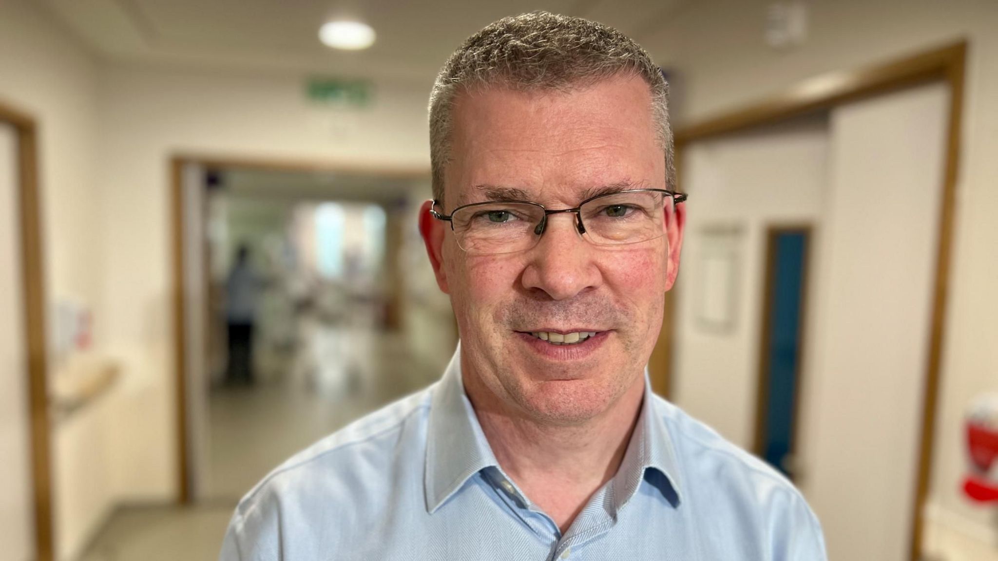 Milton Keynes hospital struggles for space during rebuild wait - BBC News