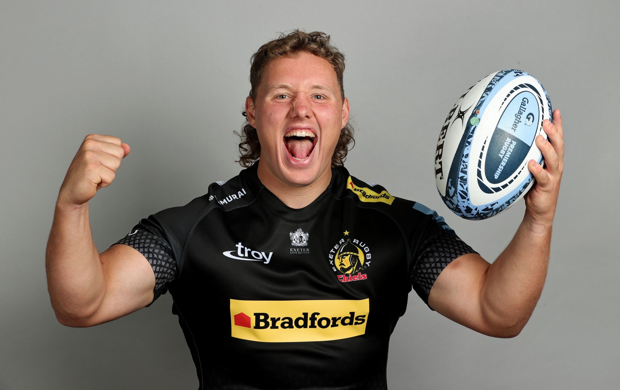 Glasgow sign prop Fin Richardson - BBC Sport