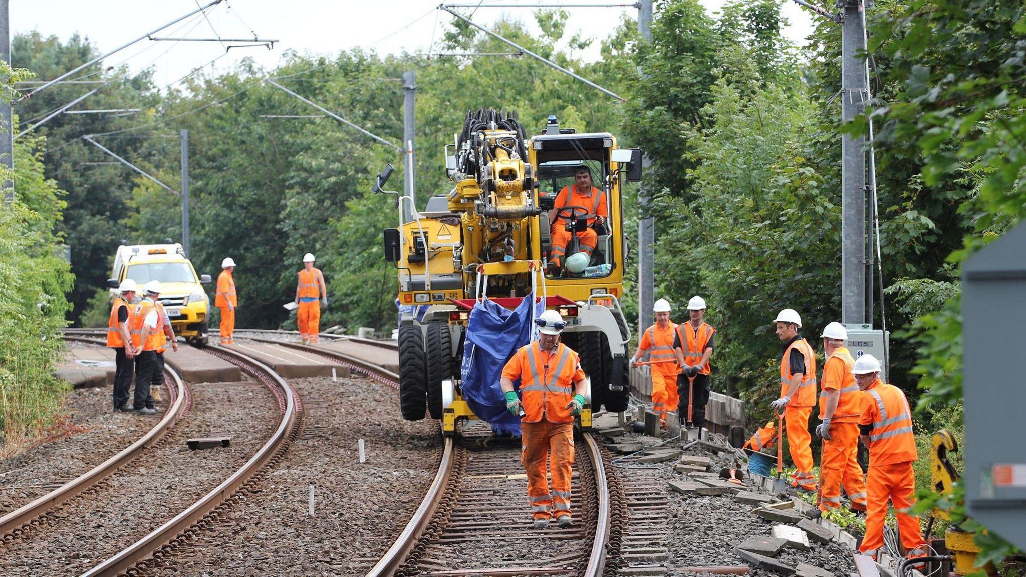 Tyne and Wear Metro partial closure for seven days - BBC News