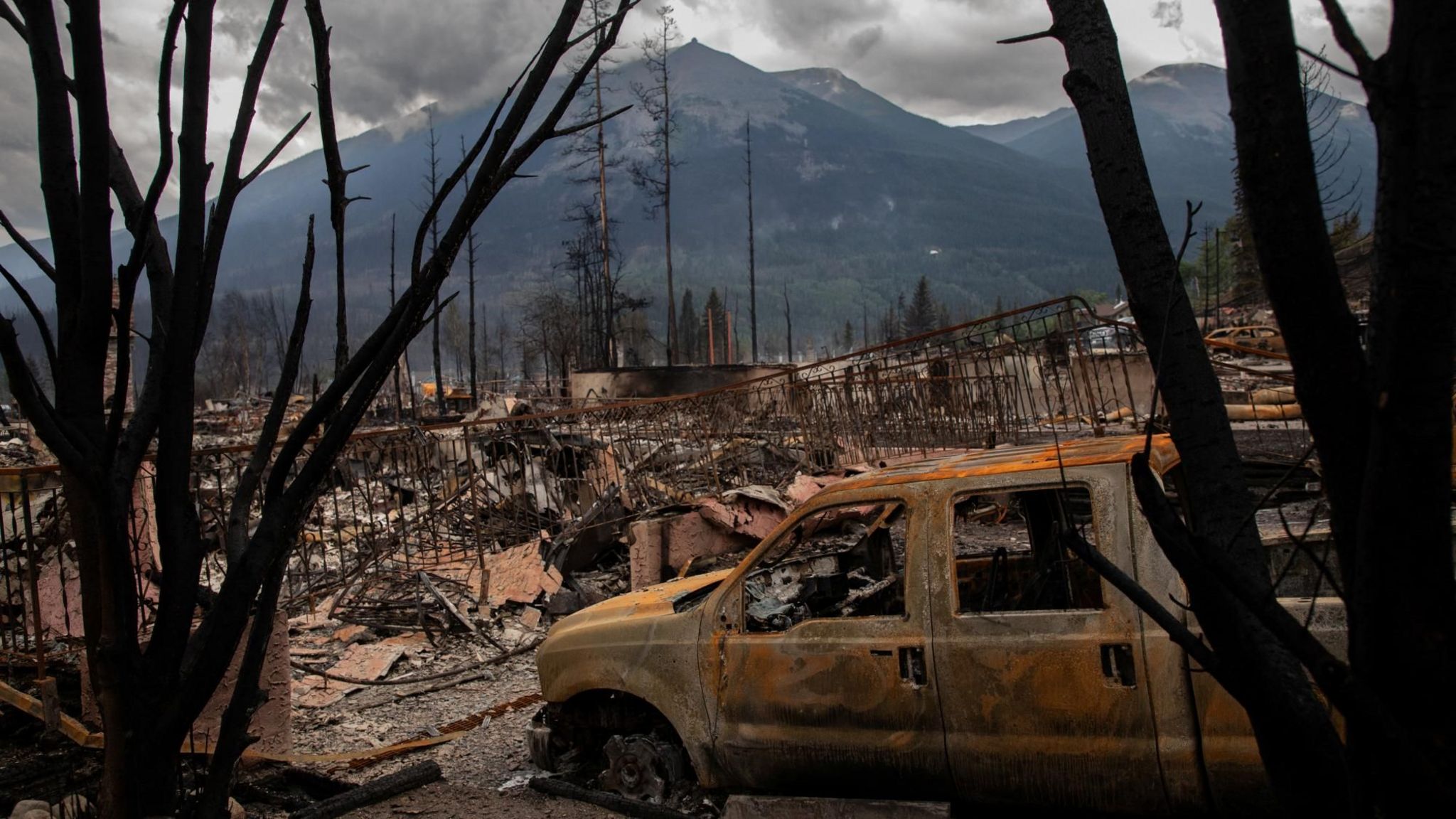 Jasper fire: Images show destruction from wildfire in Canada - BBC News