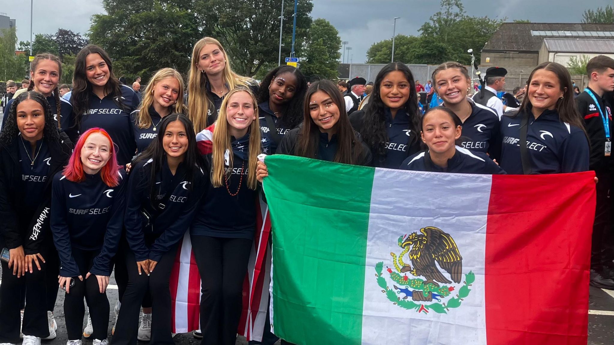 Super Cup NI: Team parade launches youth football tournament - BBC News