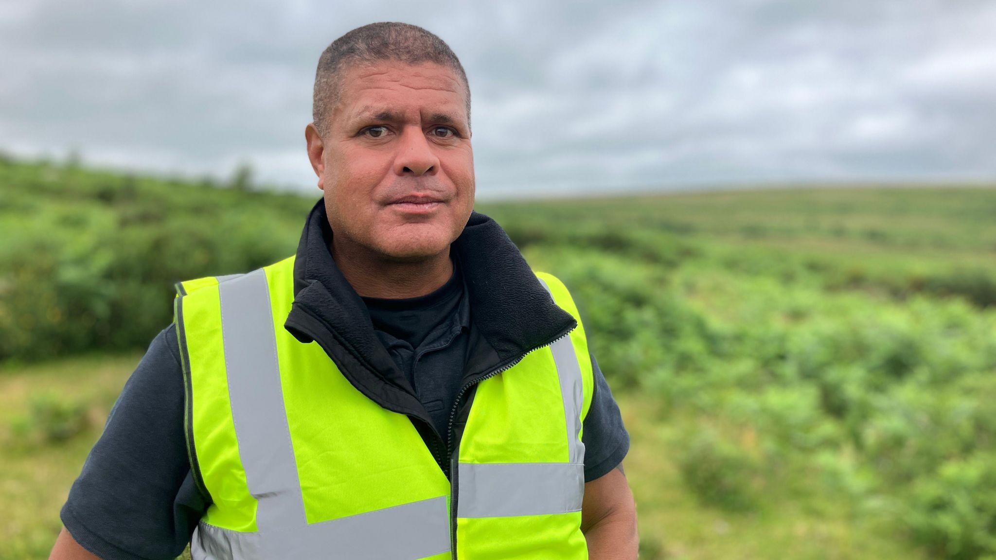 Dartmoor rangers help keep moor safe with evening patrols - BBC News