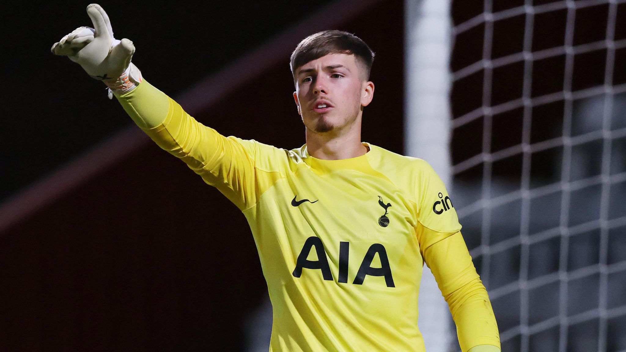 Josh Keeley: Leyton Orient sign Tottenham goalkeeper on loan - BBC Sport