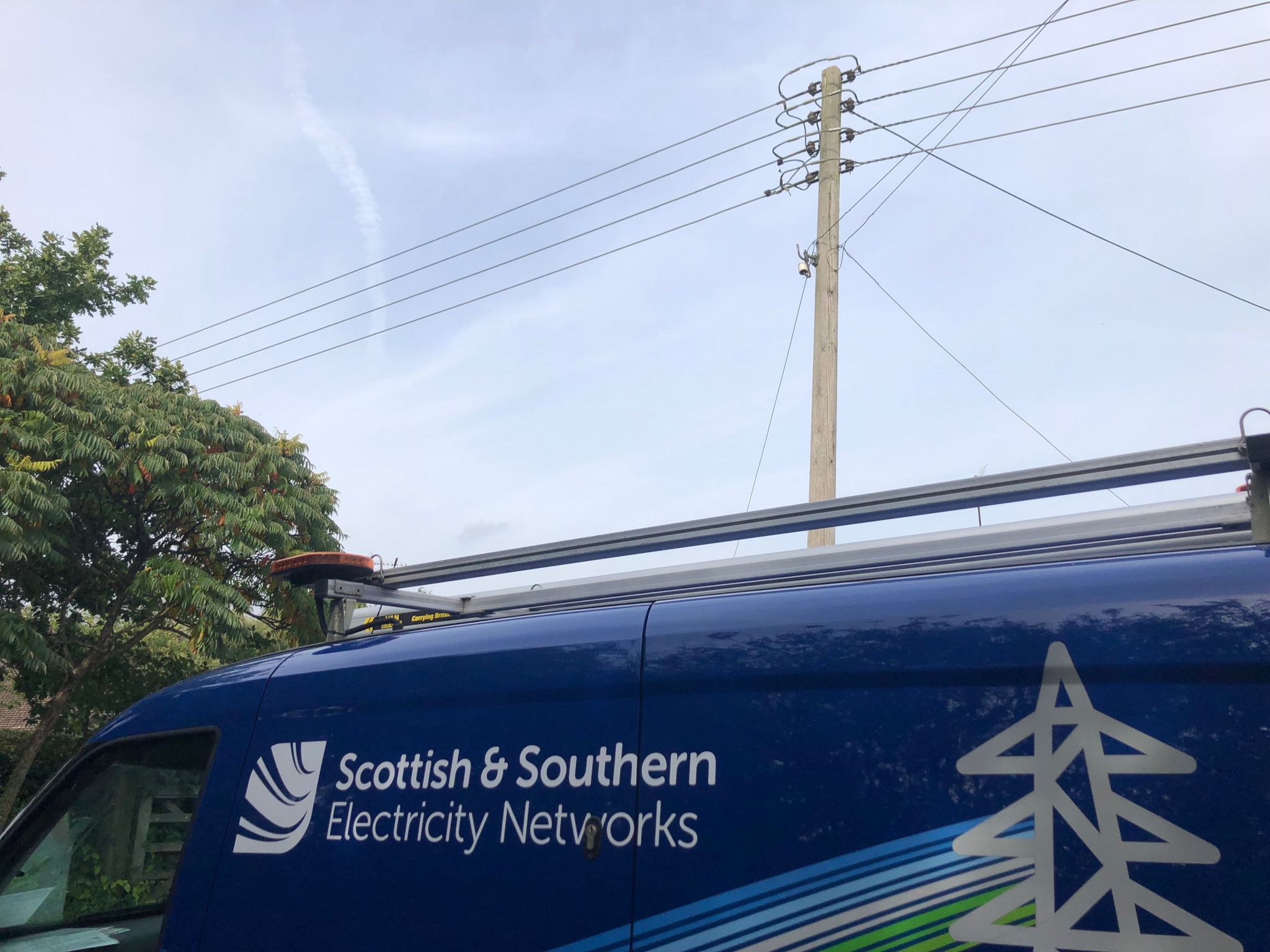 Checkendon villagers fed up with mystery power cuts - BBC News