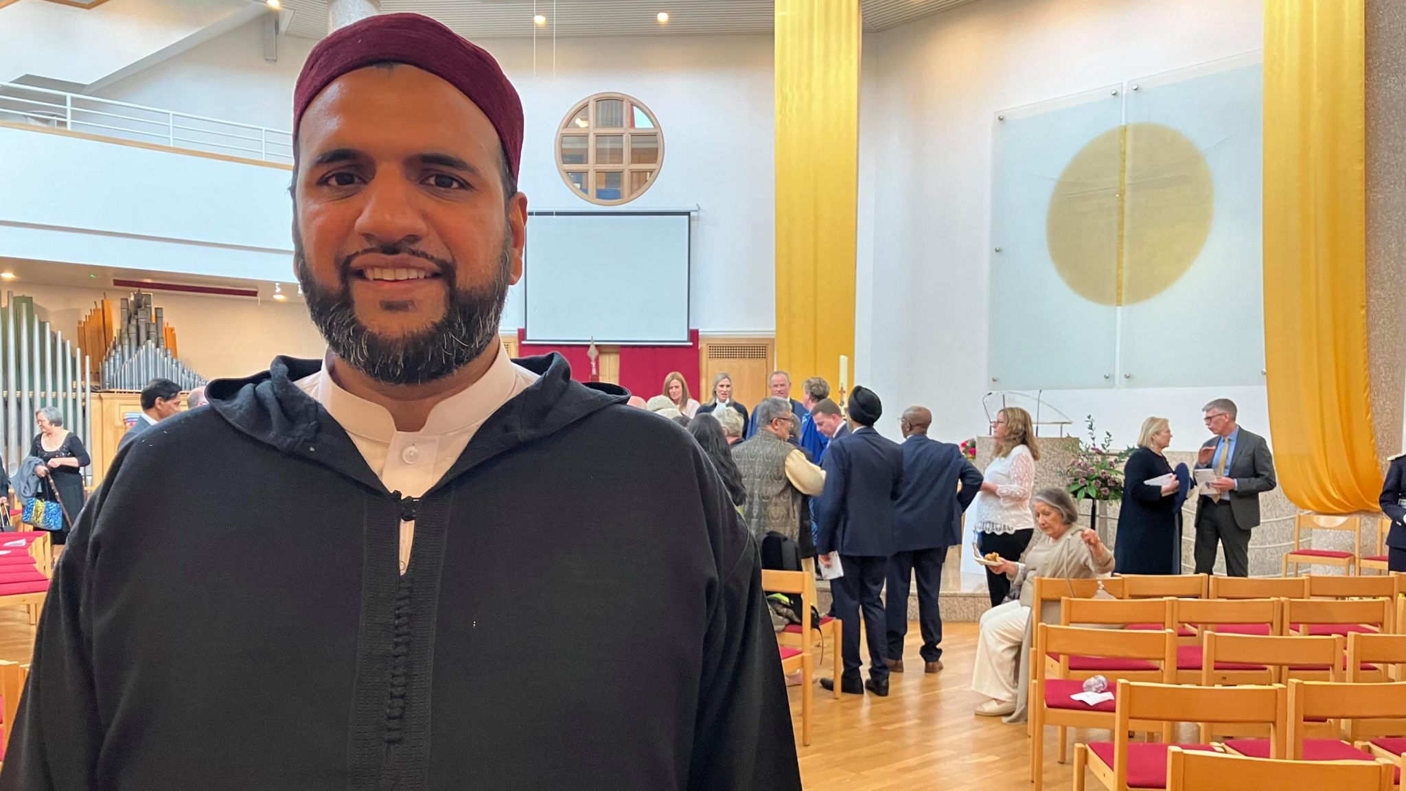 Woman becomes first Muslim High Sheriff of Buckinghamshire - BBC News